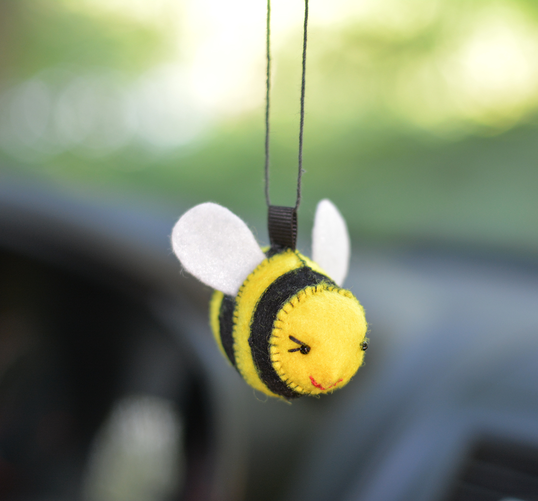 Tiny bee car rear view mirror. Car accessories for teenagers - Inspire ...