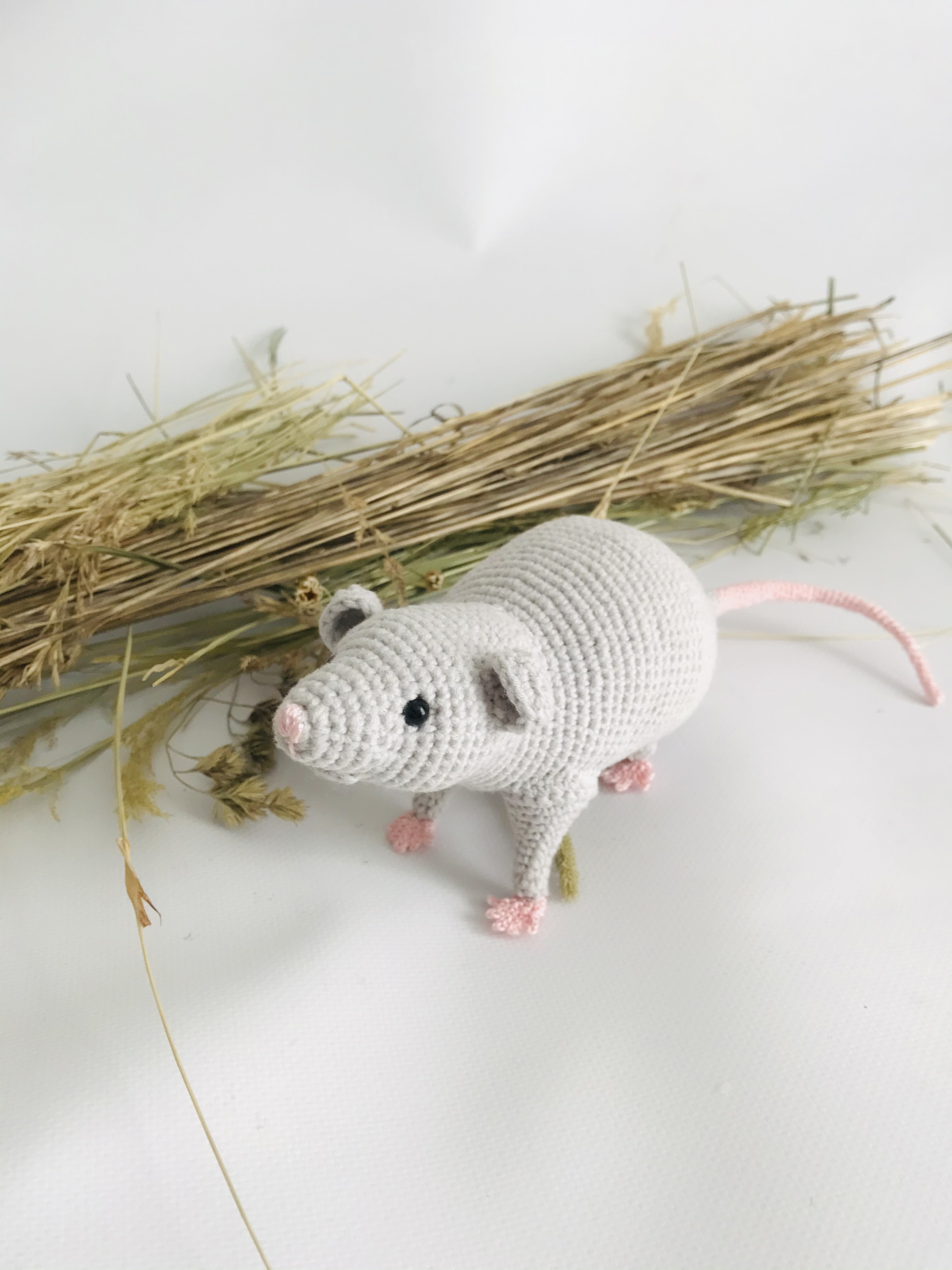 Manual Rat. Realistic toys. Original size - Inspire Uplift