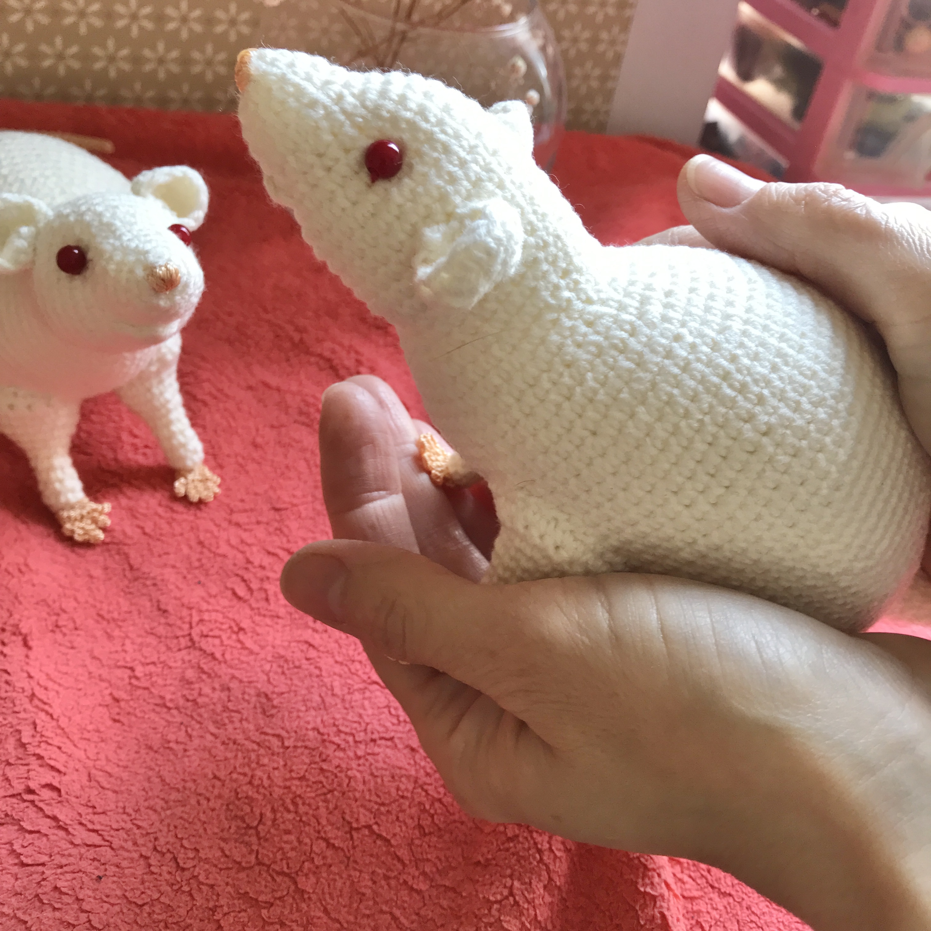 Manual Rat. Realistic toys. Original size - Inspire Uplift