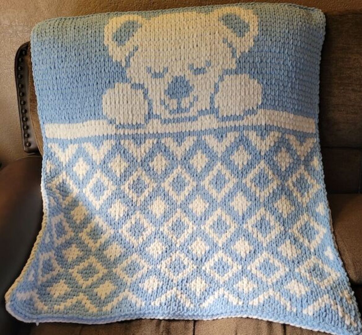 Loop yarn Sleeping bear blanket pattern PDF - Inspire Uplift