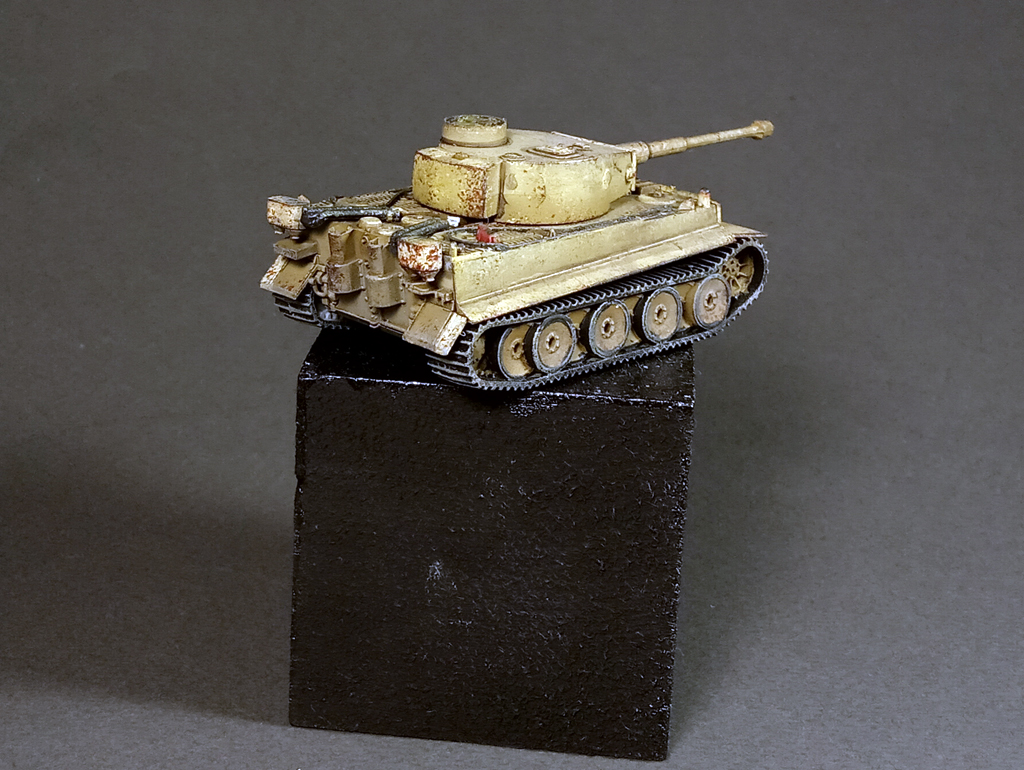 Tank model Tiger I, 1/100 scale w/stand - Inspire Uplift