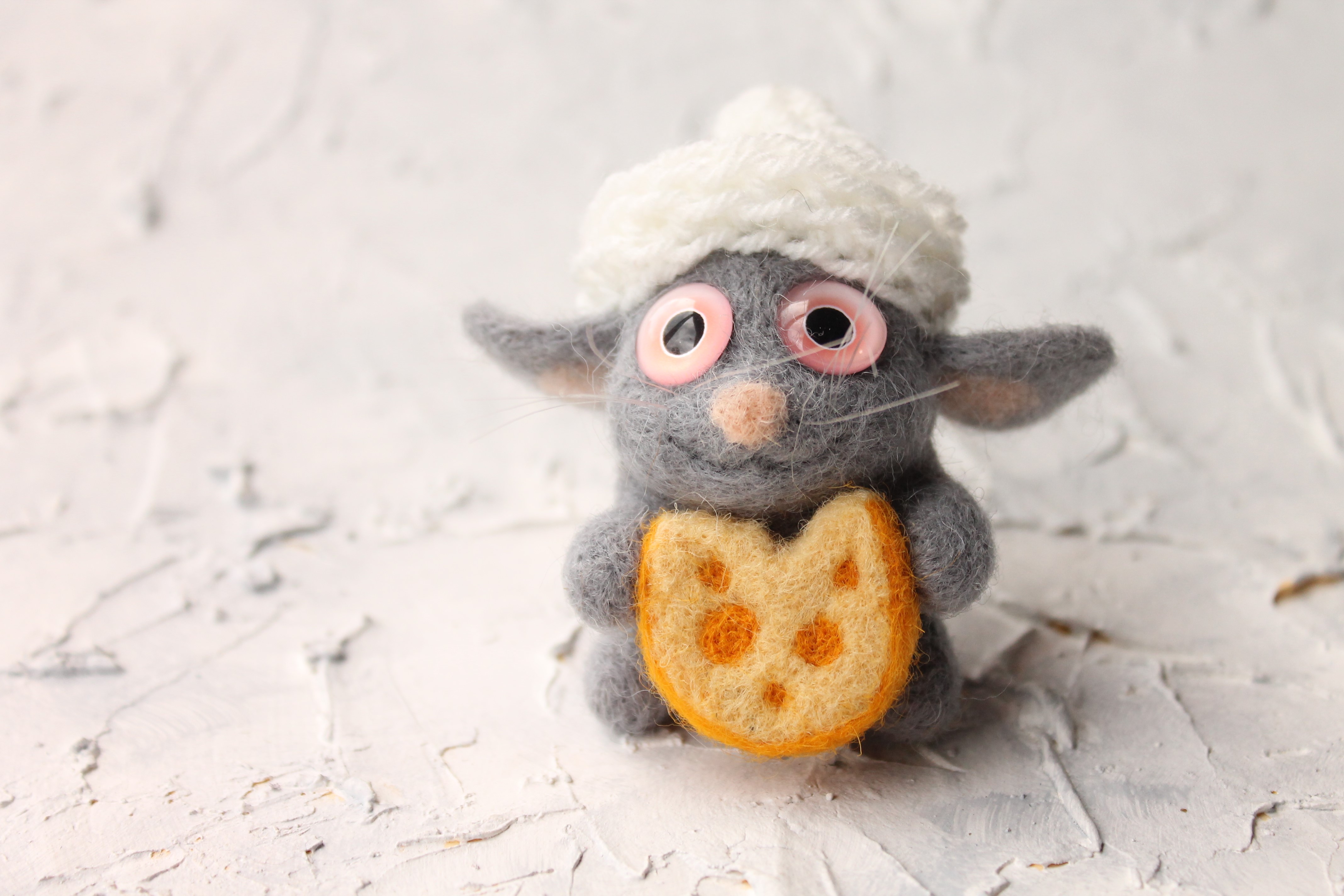 Felted mouse with cheese toy - Inspire Uplift