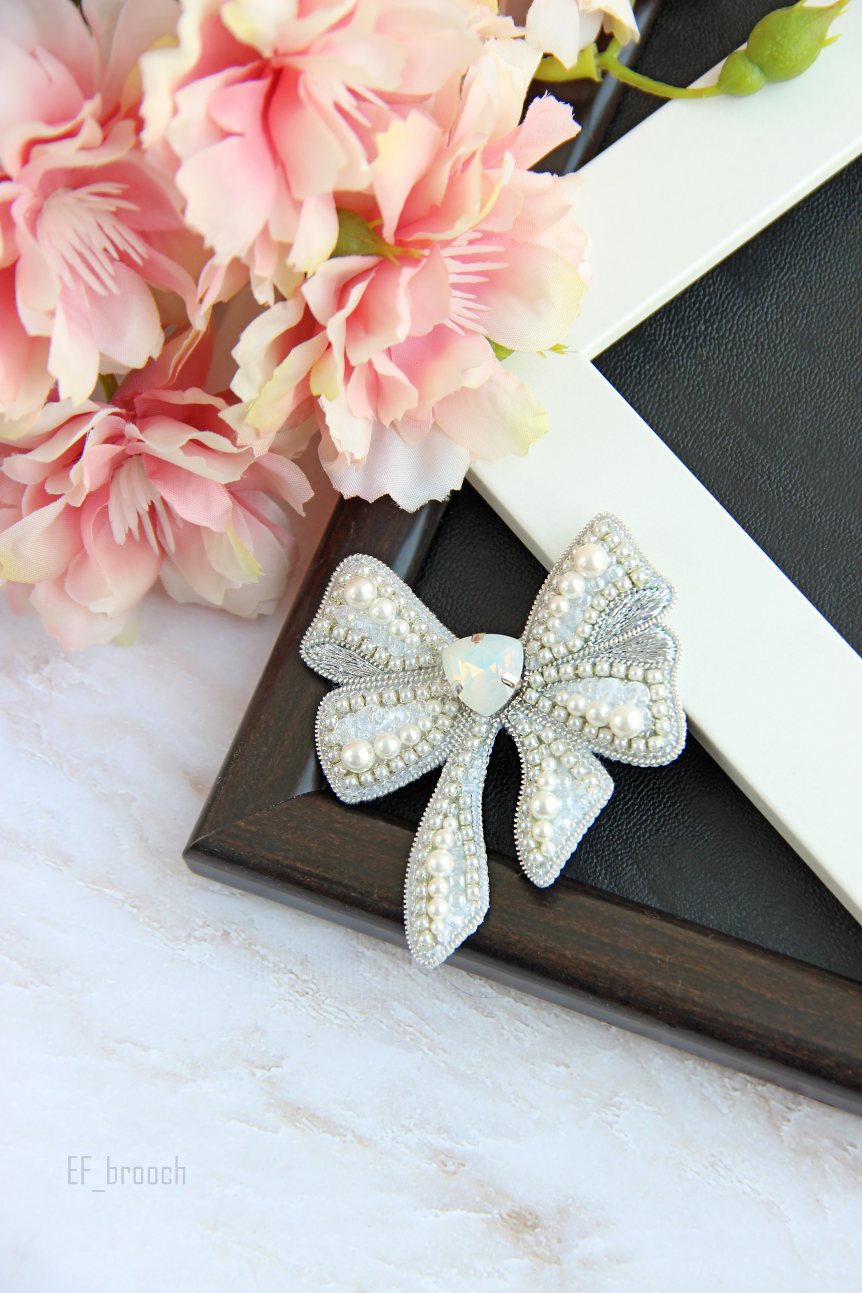 Beaded brooch bow Embroidered brooch pin bow Brooch white Be - Inspire ...