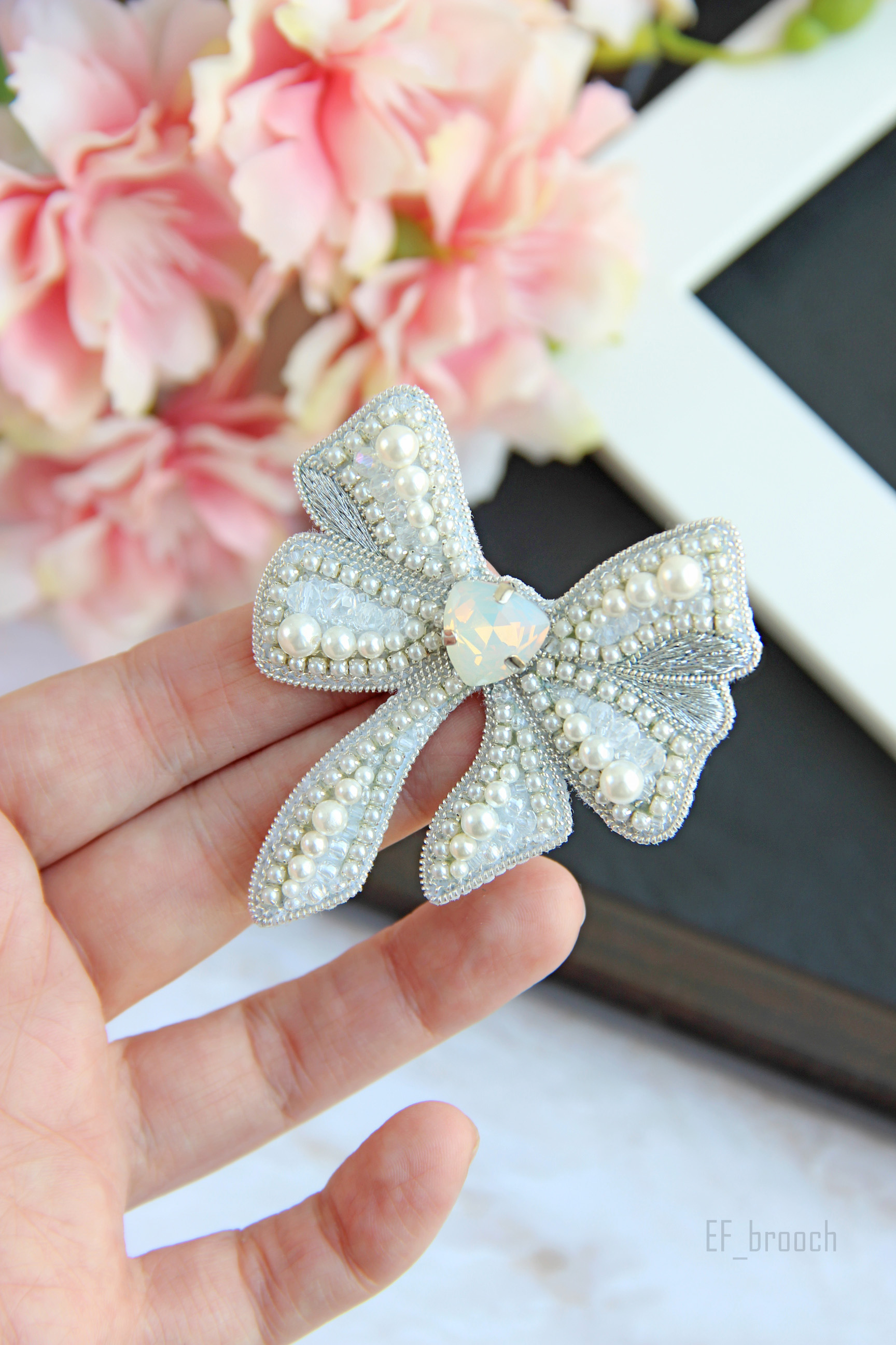 Beaded brooch bow Embroidered brooch pin bow Brooch white Be - Inspire ...