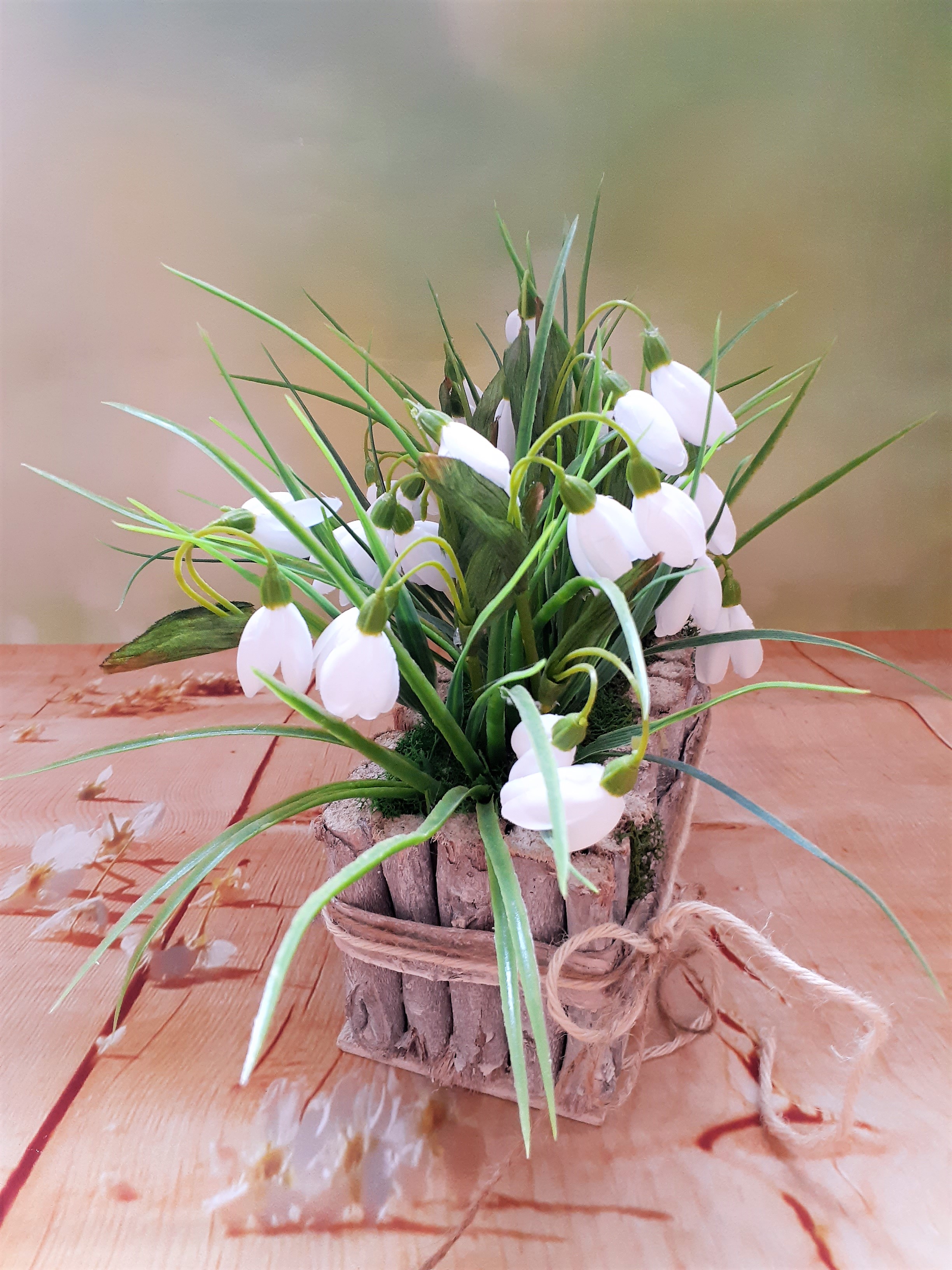 Silk Snowdrops Floral Arrangement, Faux Snowdrops Centerpiec - Inspire ...