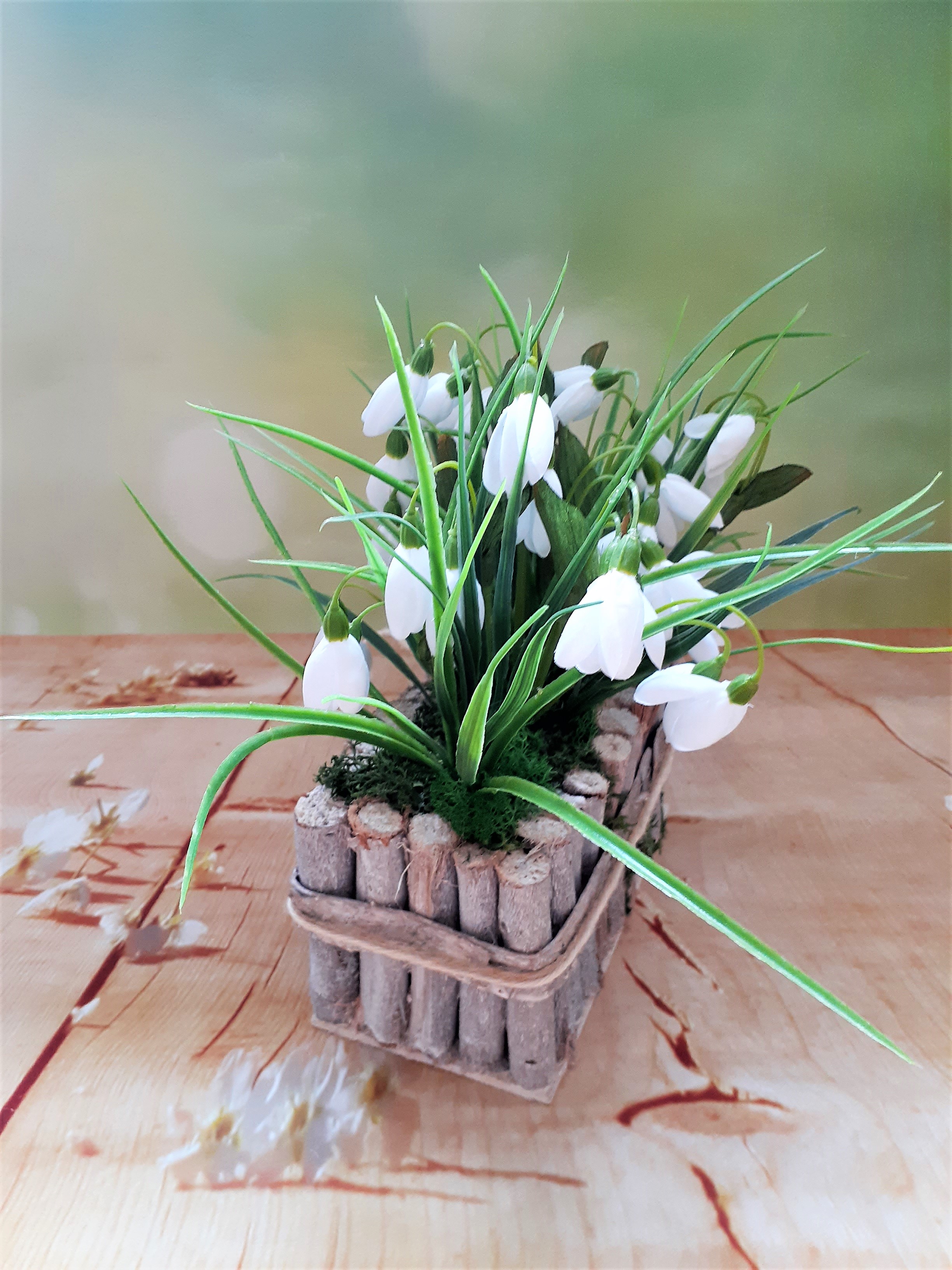Silk Snowdrops Floral Arrangement, Faux Snowdrops Centerpiec - Inspire ...