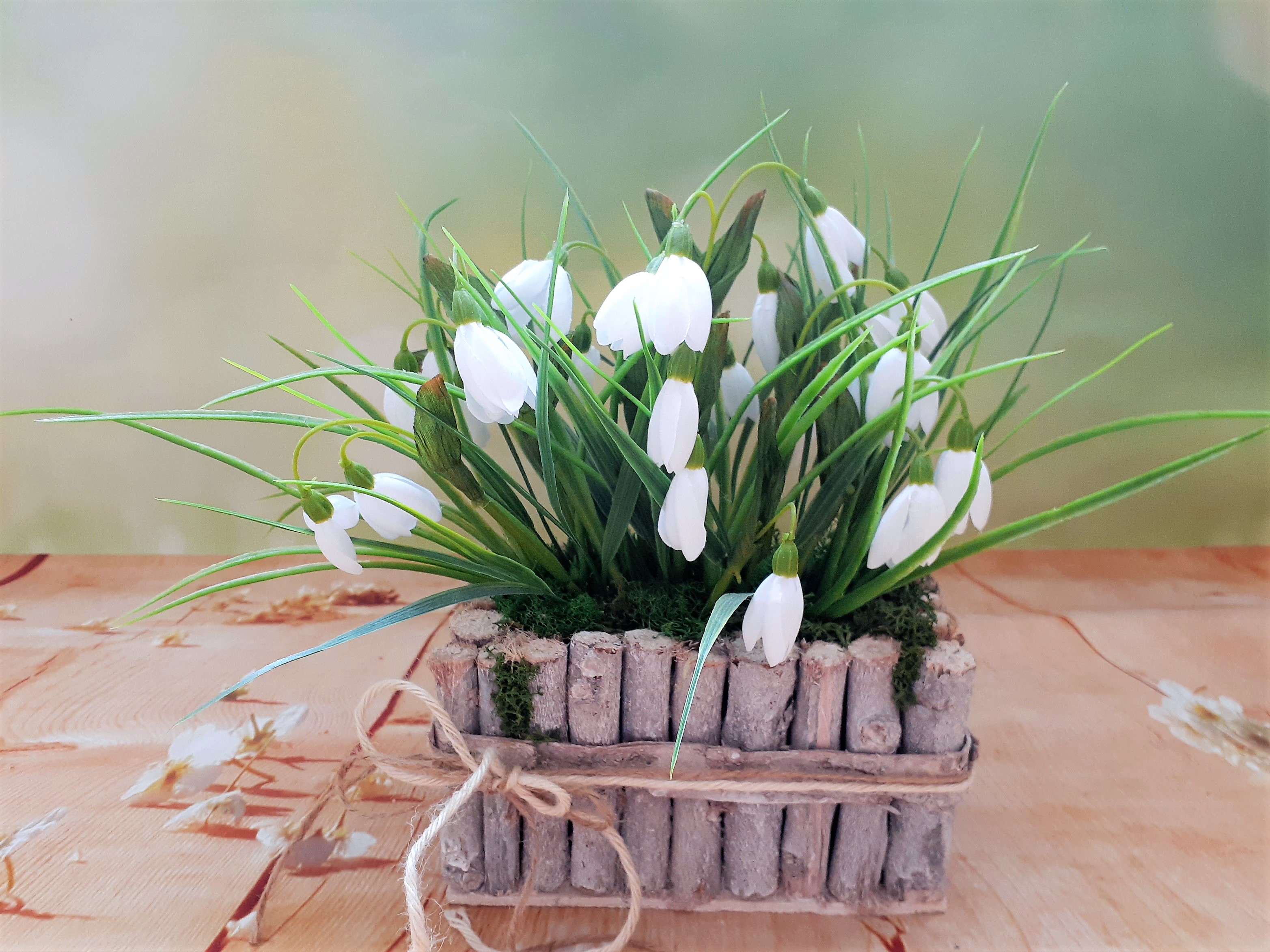Silk Snowdrops Floral Arrangement, Faux Snowdrops Centerpiec - Inspire ...