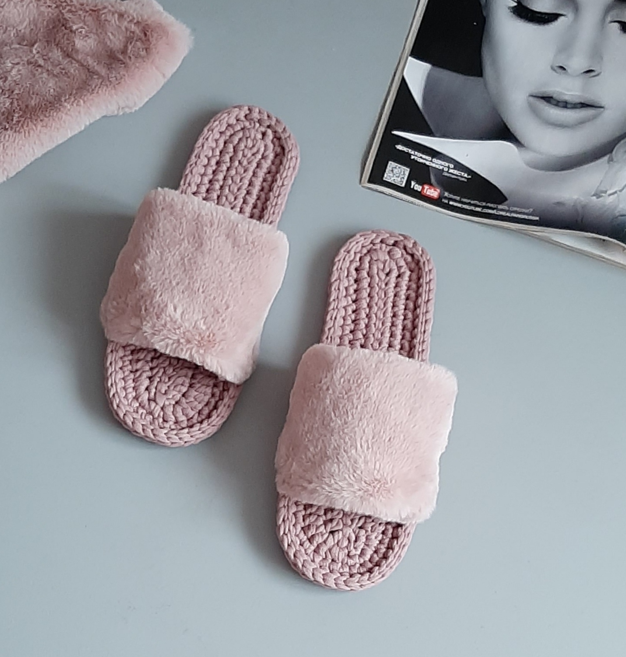 House slippers of pale pink color for on Fur slippers open t | Inspire ...