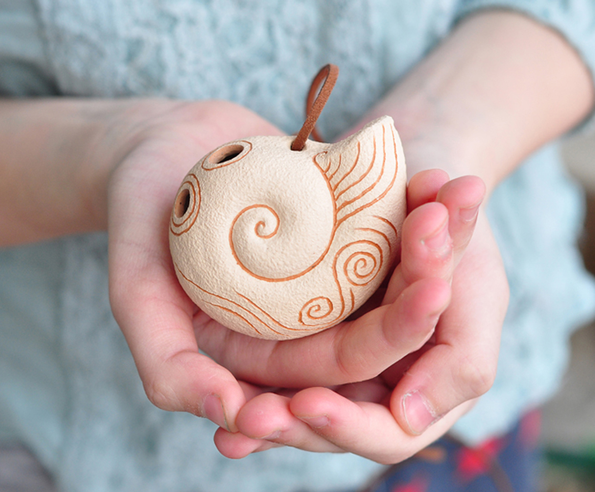 Ocarina "Song of the sea" White small - Inspire Uplift