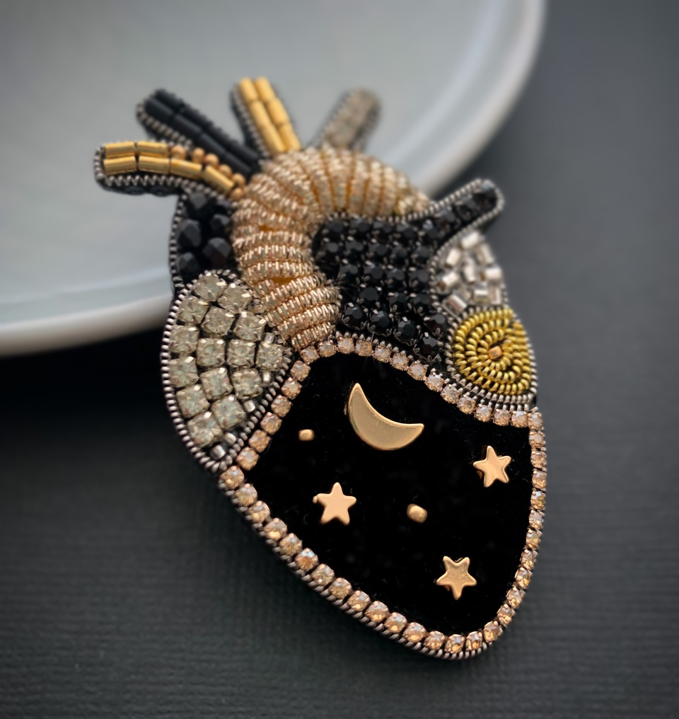 Black Anatomical Heart Brooch Pin, Bead Embroidery Heart Bro | Inspire ...