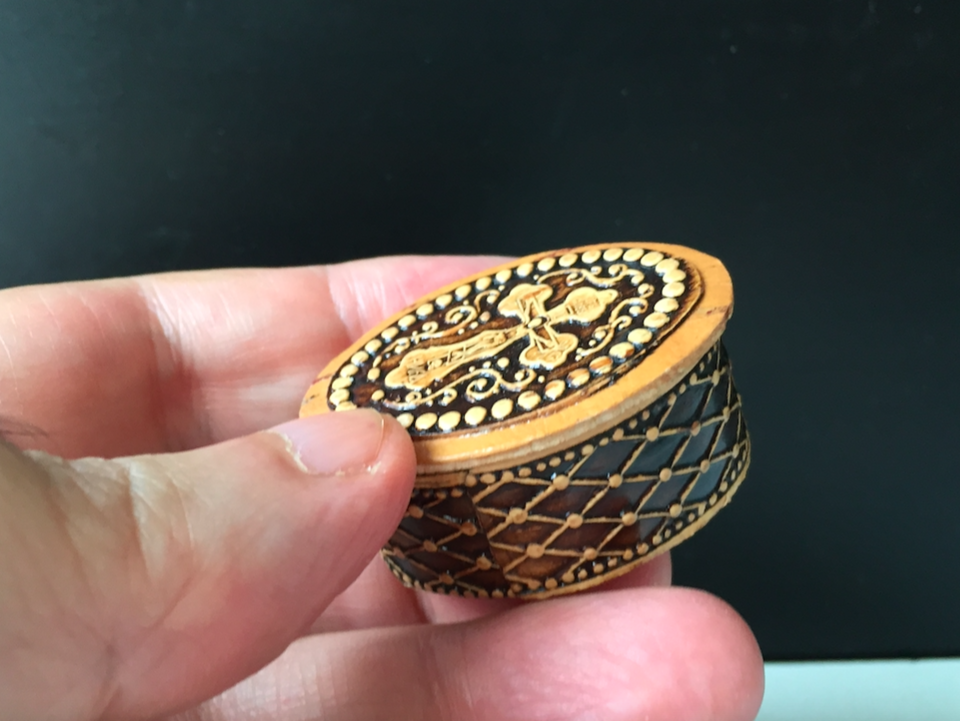 Birch bark box with cross on the lid and sidewall, 2.5 cm hi - Inspire ...