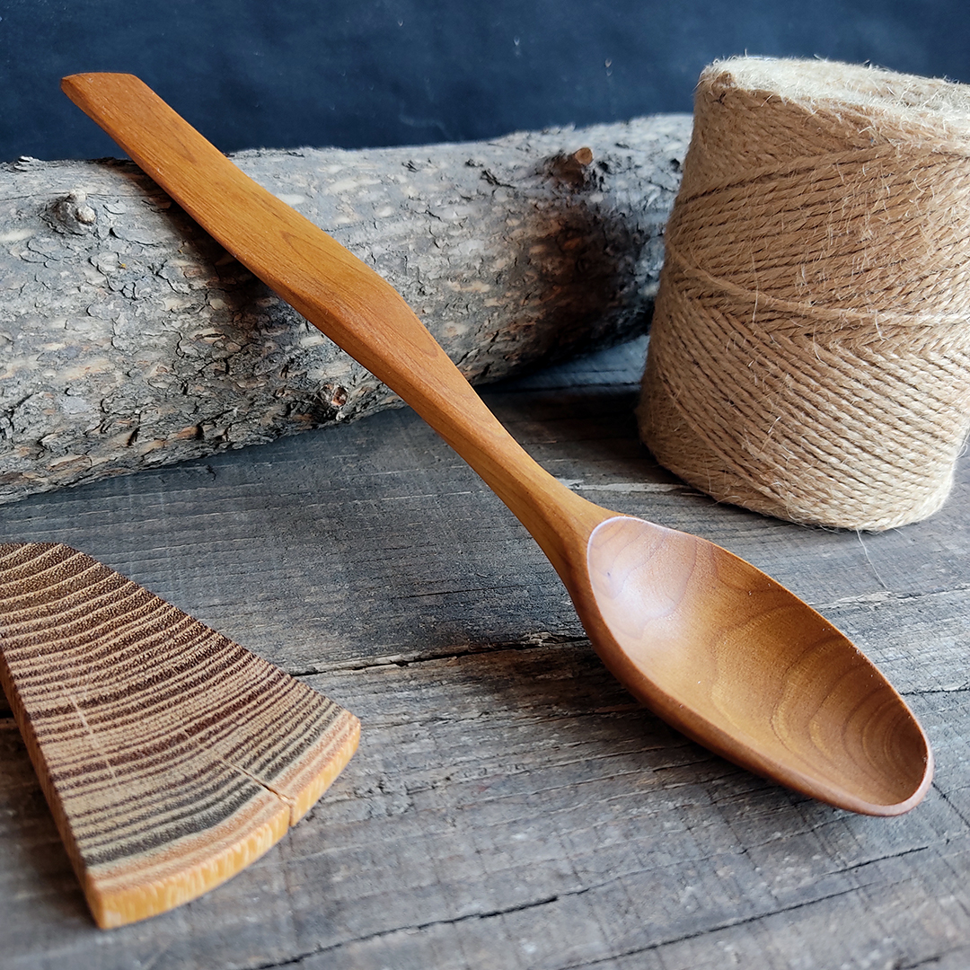 Handmade wooden eating spoon in aspen wood, wooden gift - Inspire Uplift