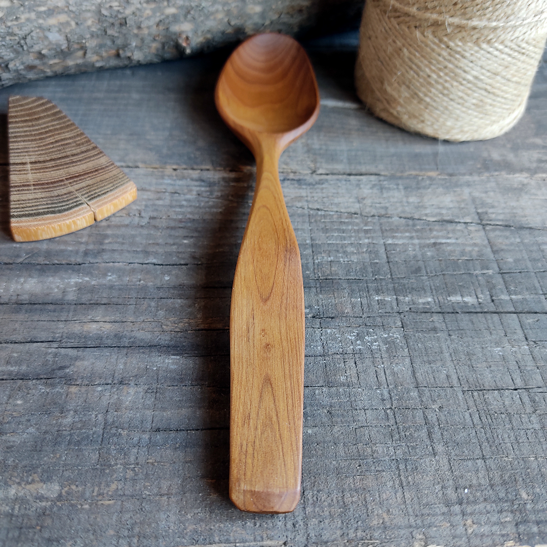 Handmade wooden eating spoon in aspen wood, wooden gift - Inspire Uplift