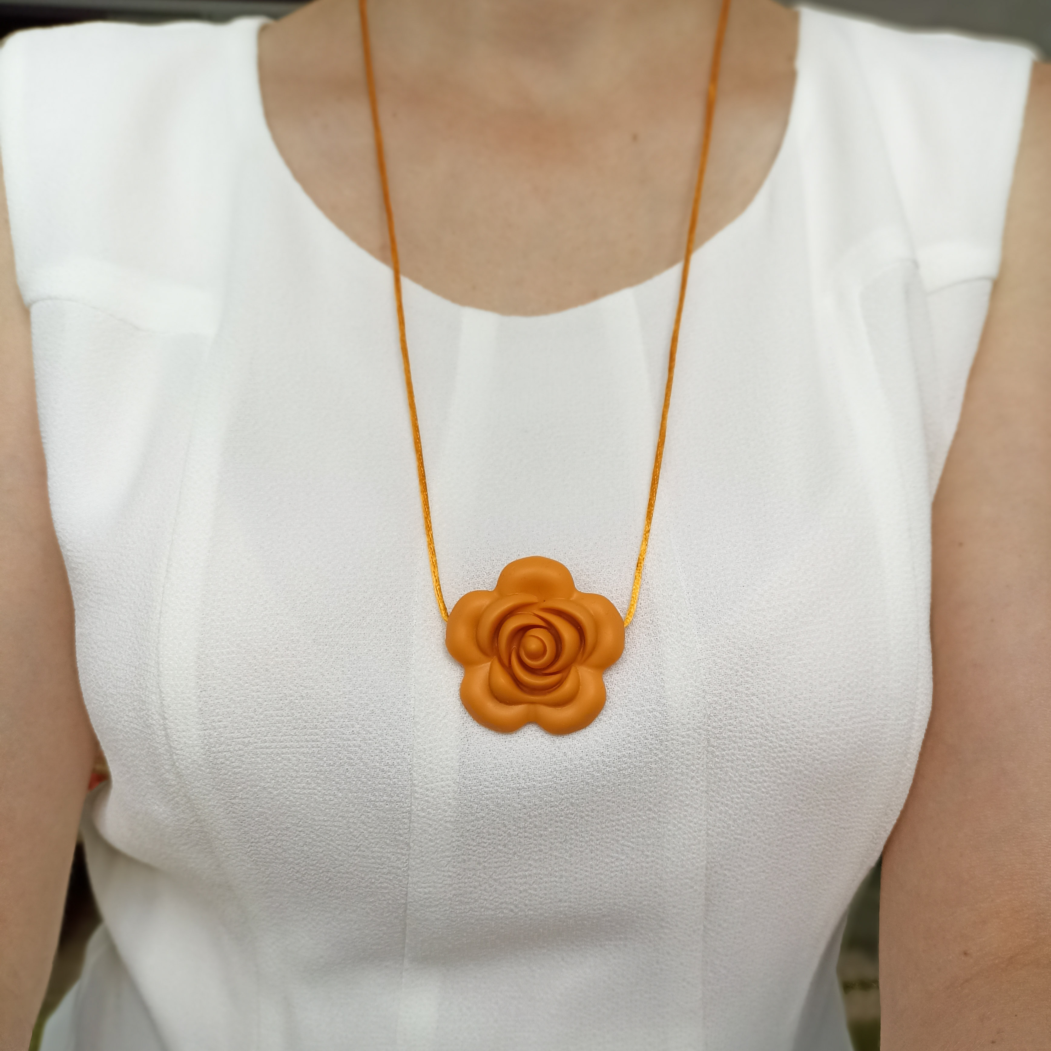 Chew pendant ROSE for adults, Anxiety Sensory jewellery - Inspire Uplift