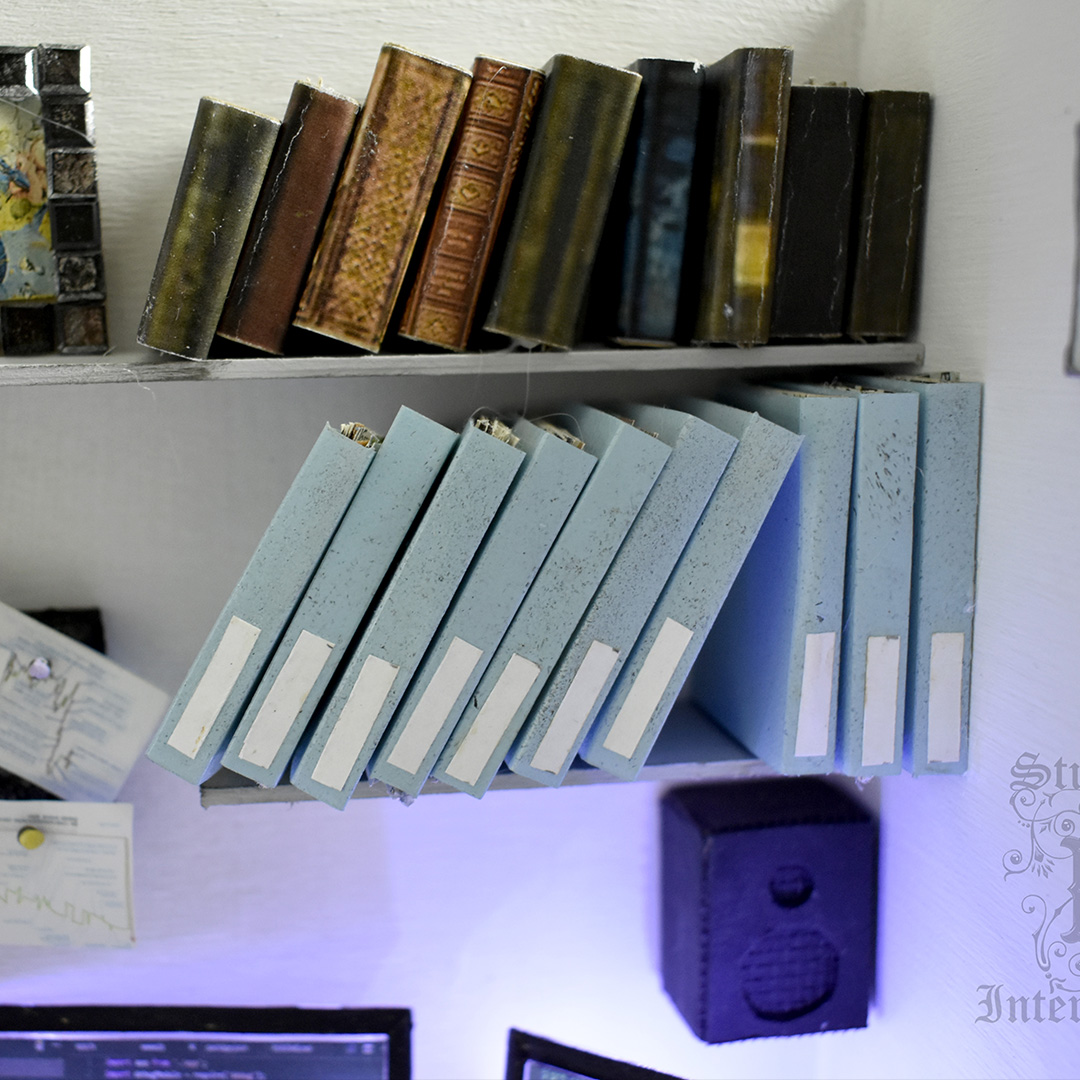 Book nook between books AN IT-shnik's OFFICE Miniature on a - Inspire ...