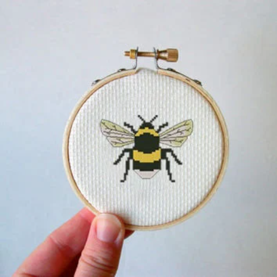 4inch Bee cross stitch pattern, small cross stitch, modern c | Inspire ...