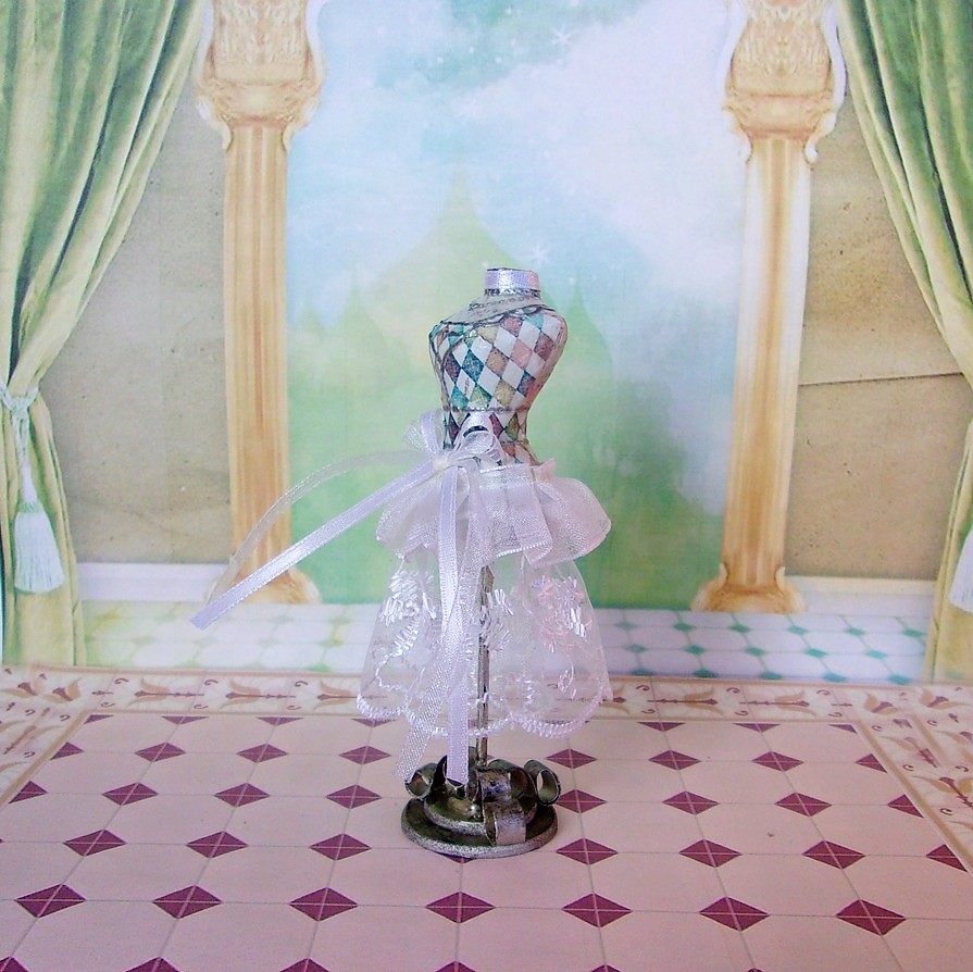 Mannequin for a doll house.1:12 scale. - Inspire Uplift