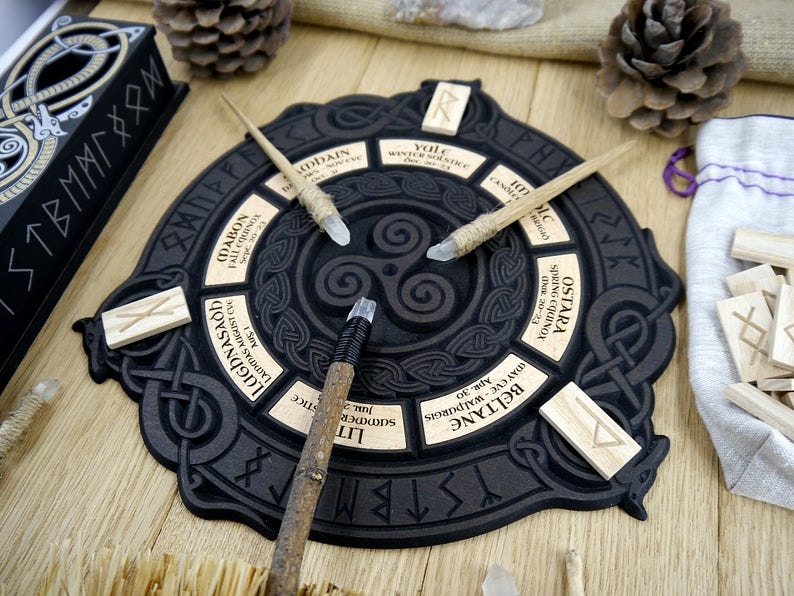 Wheel of the Year // Norse runes // Triskelion // Wiccan alt - Inspire ...