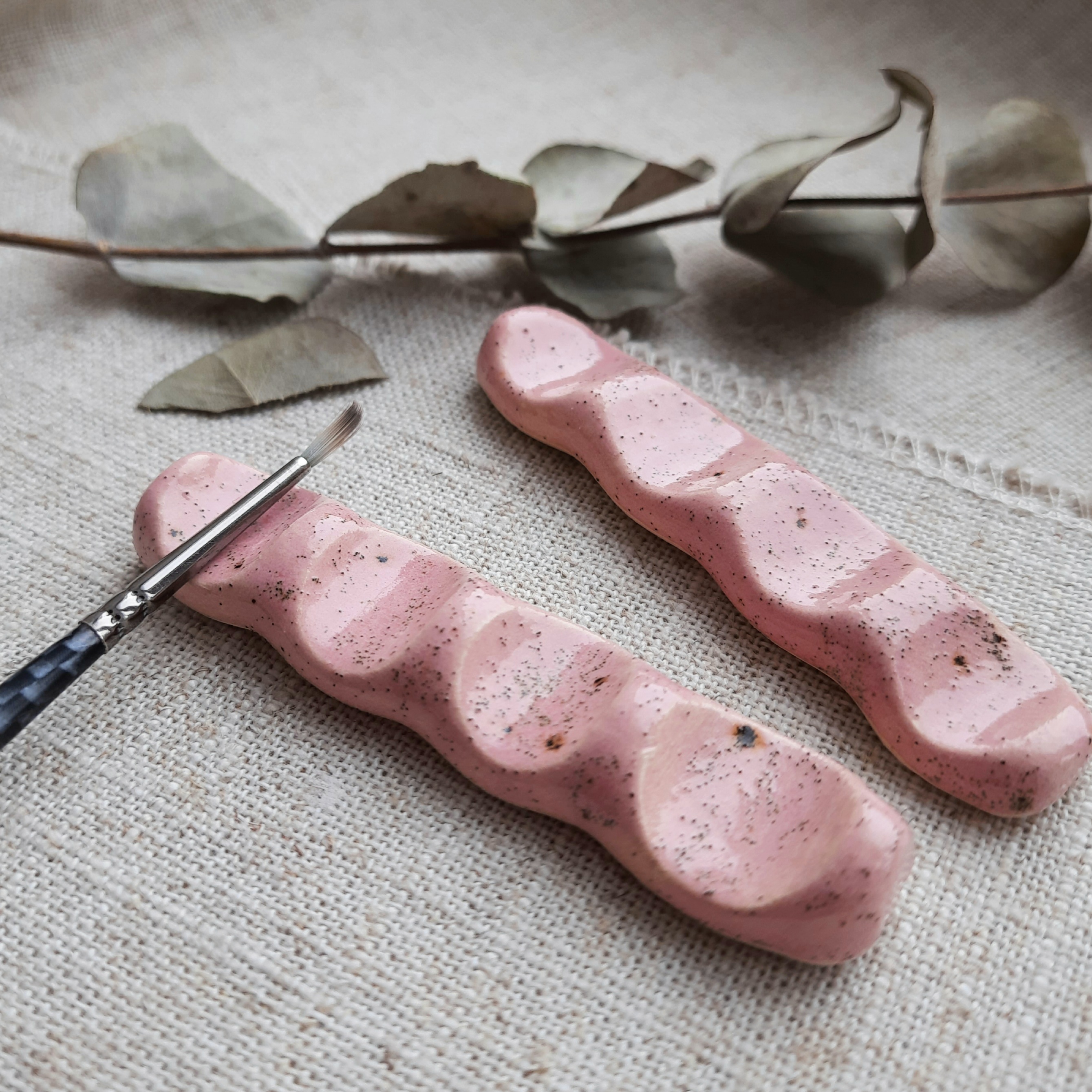 Wide paint brush holder/ Light pink ceramic brush rest/ 2,3, - Inspire ...