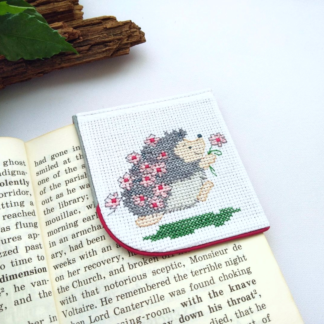 Bookmark corner with a cute hedgehog in daisies, Monogrammed - Inspire ...