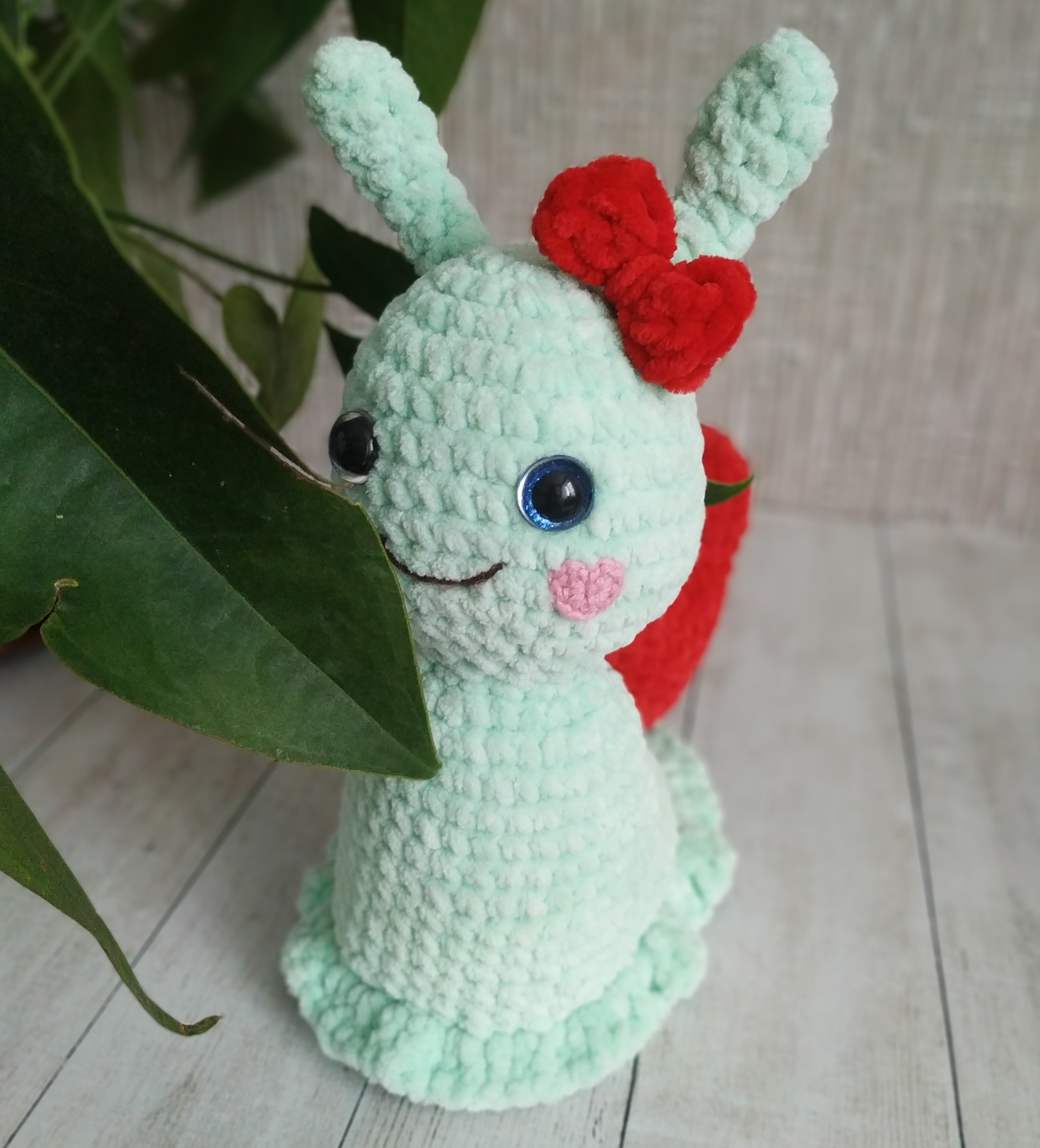 Crochet snail with the heart pattern, amigurumi snail toy - Inspire Uplift