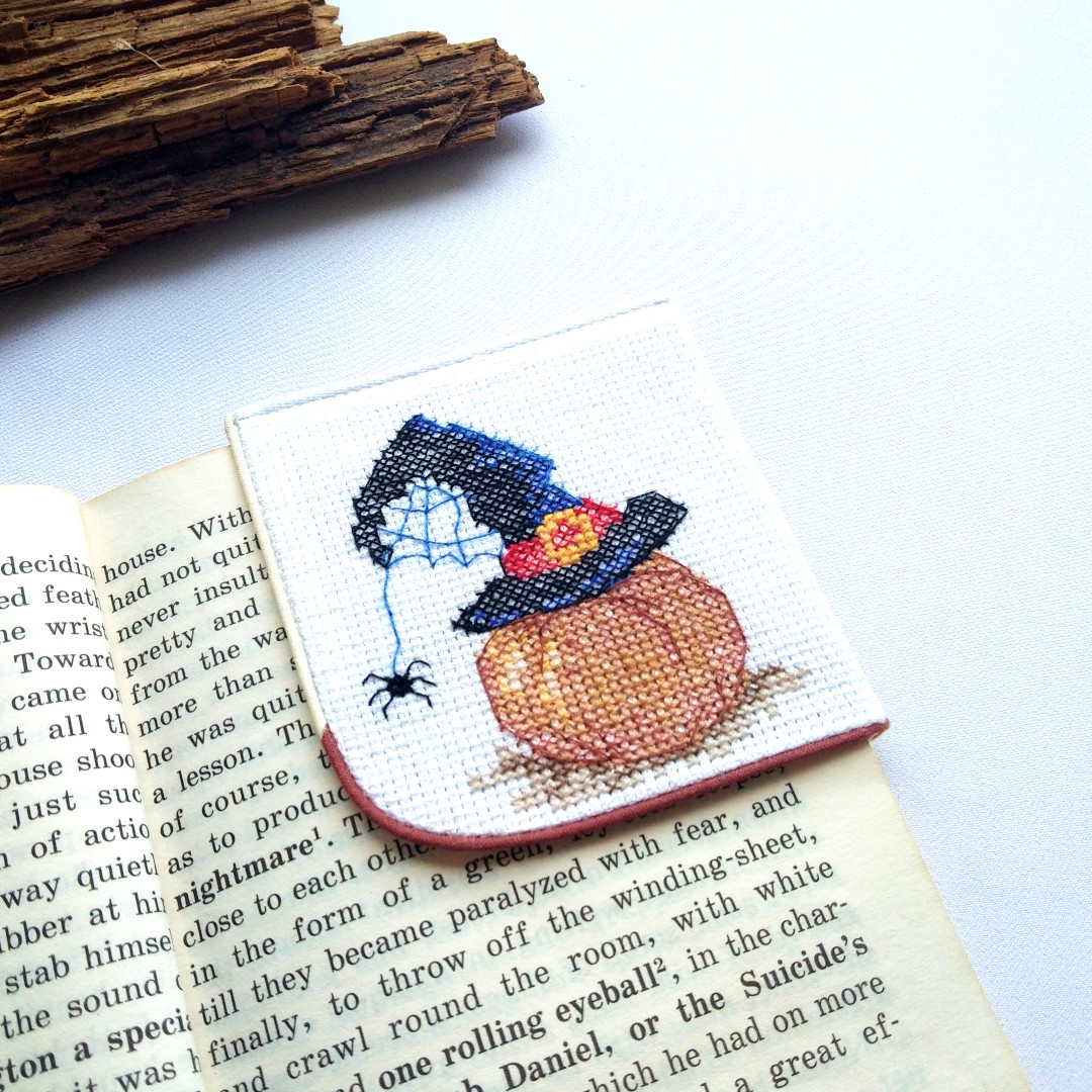 Embroidered corner bookmark with pumpkin, Happy Halloween gi | Inspire ...