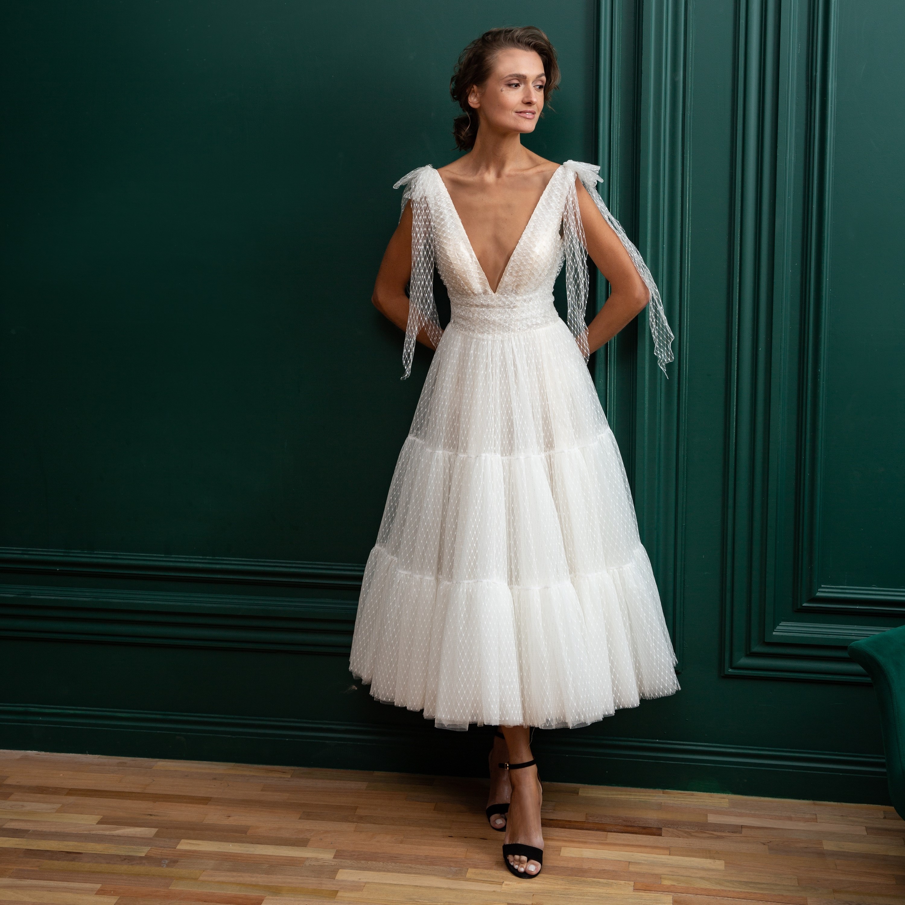 Short tulle wedding dress tea-length, with an open back. Rec - Inspire ...