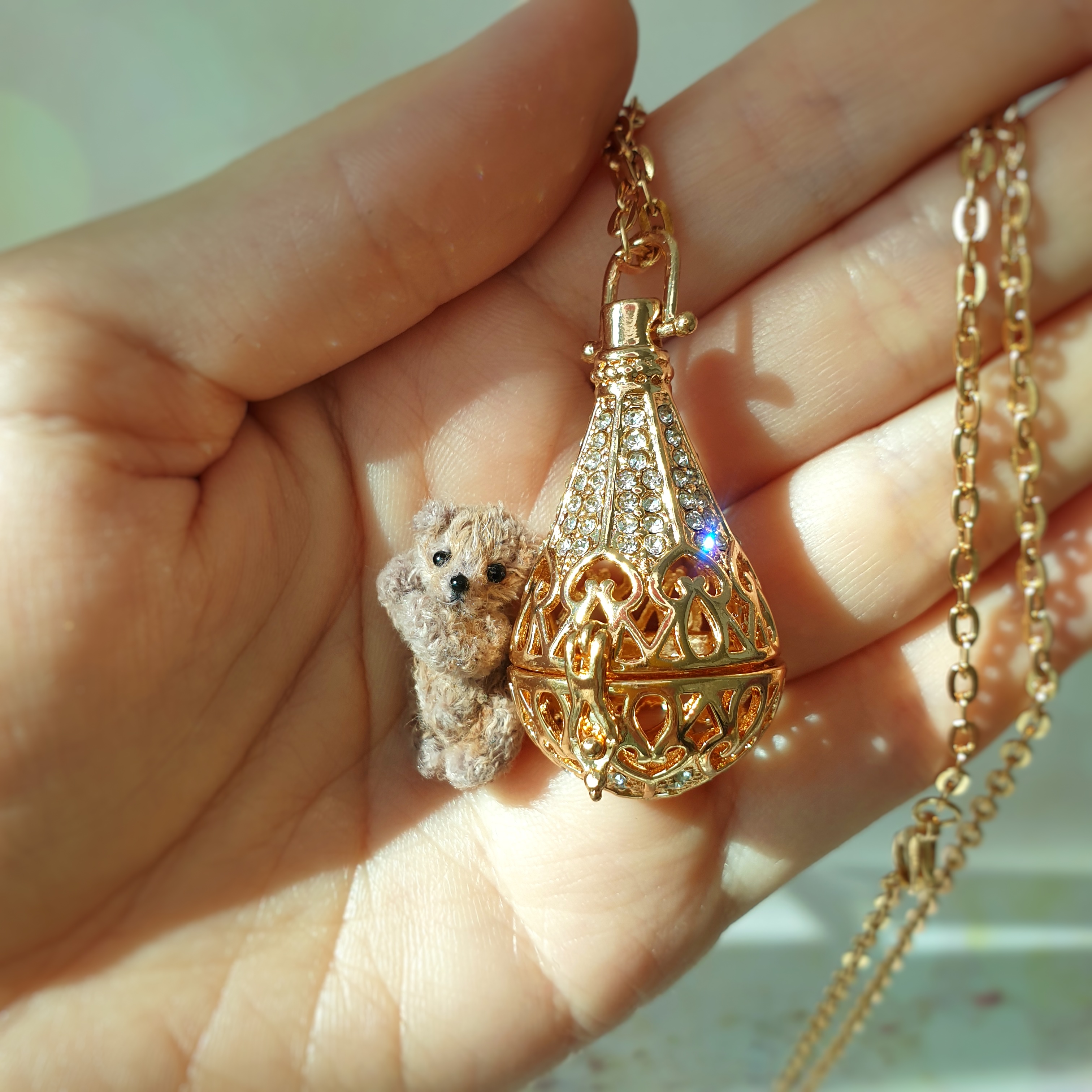 Micro Teddy bear with pendant house, 2cm jointed crochet min - Inspire ...