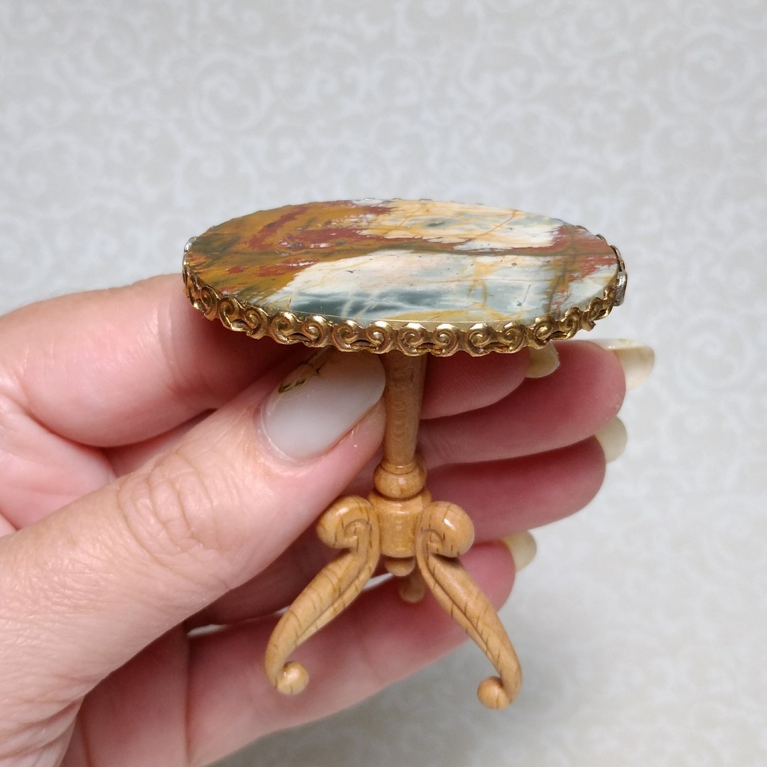 Dollhouse table in 1:12 scale. Oval miniature table - Inspire Uplift