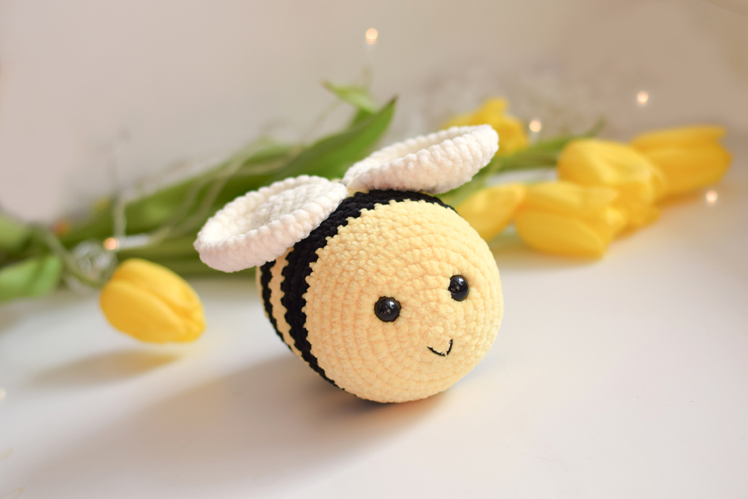 bee plush pattern, bee keeper gift DIY, crochet amigurumi wa - Inspire ...
