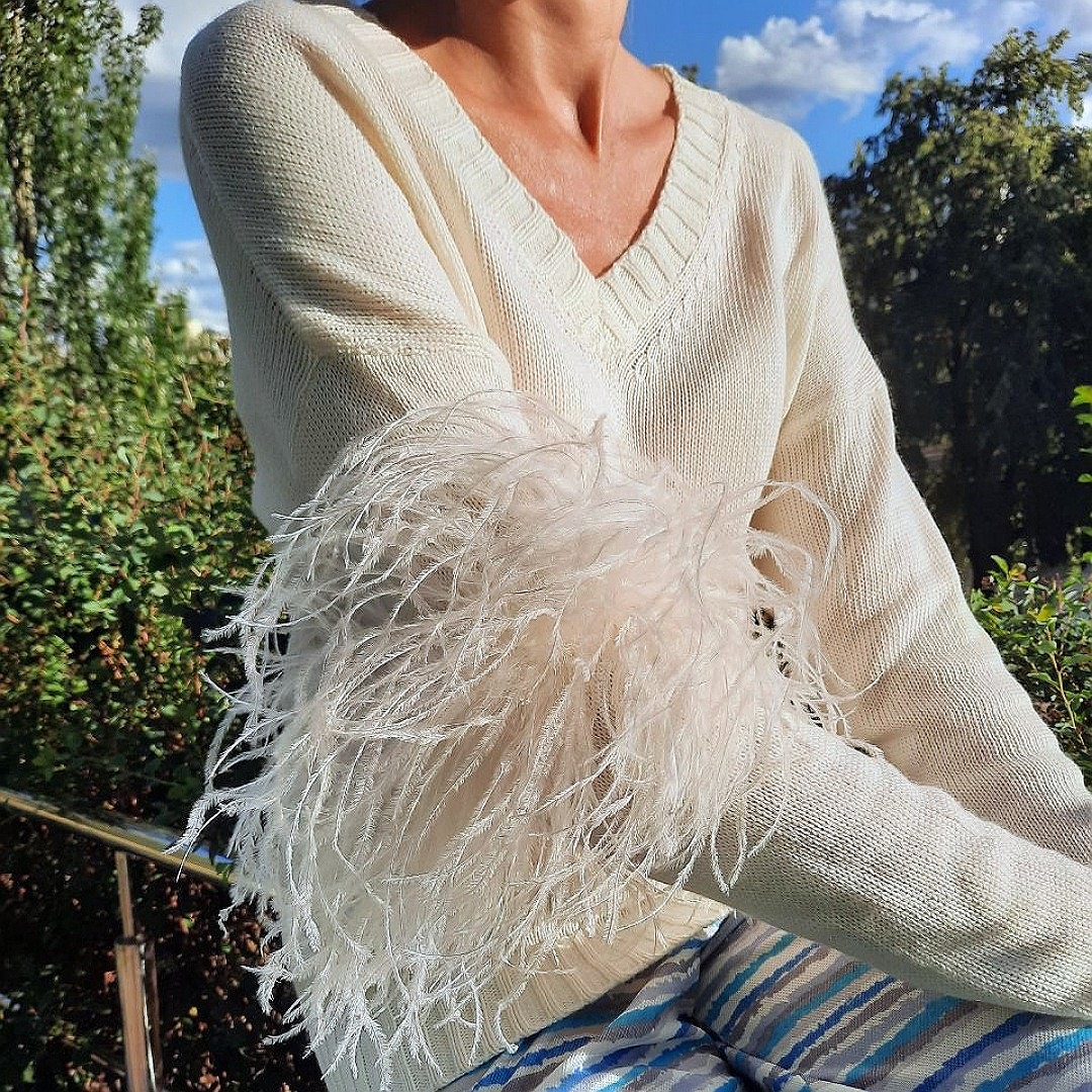 Elegant sweater with ostrich feathers, from merino wool, cas | Inspire ...