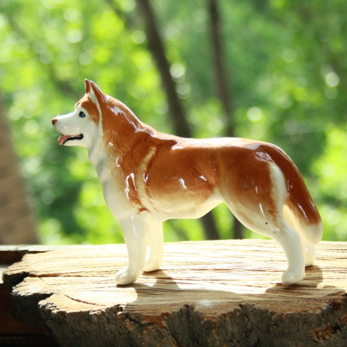 Statuette Husky porcelain figurine, red color statue - Inspire Uplift