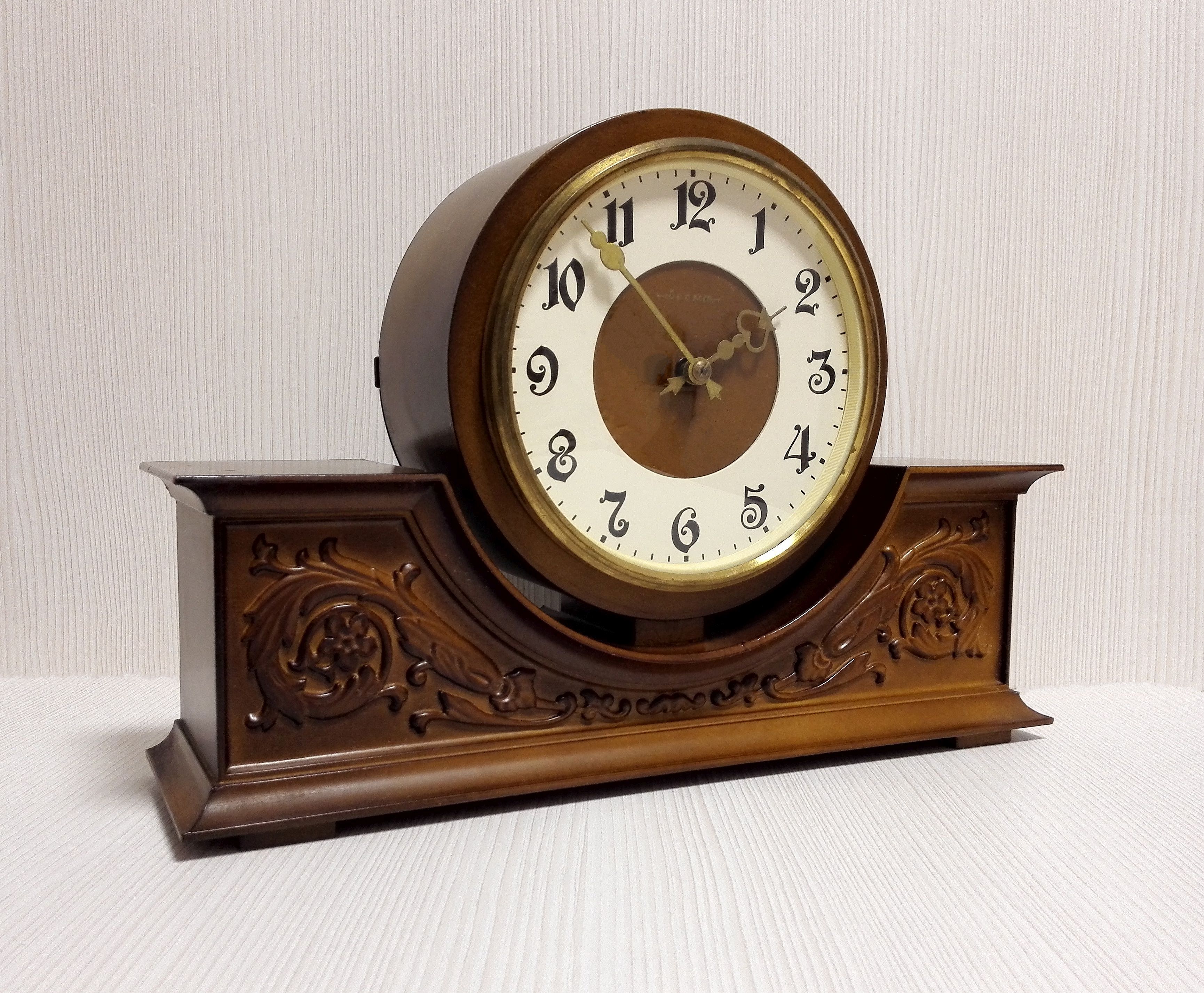 Soviet Vintage Desk Clock Vesna.Russian Wooden clock - Inspire Uplift