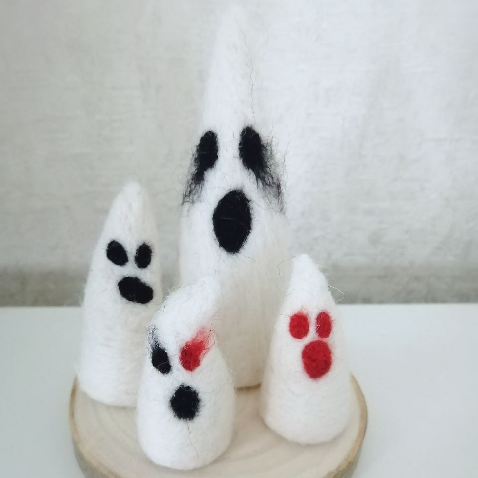 Halloween Ghost Decor, Set of 4 mini Figurines Ghosts, Spook - Inspire ...