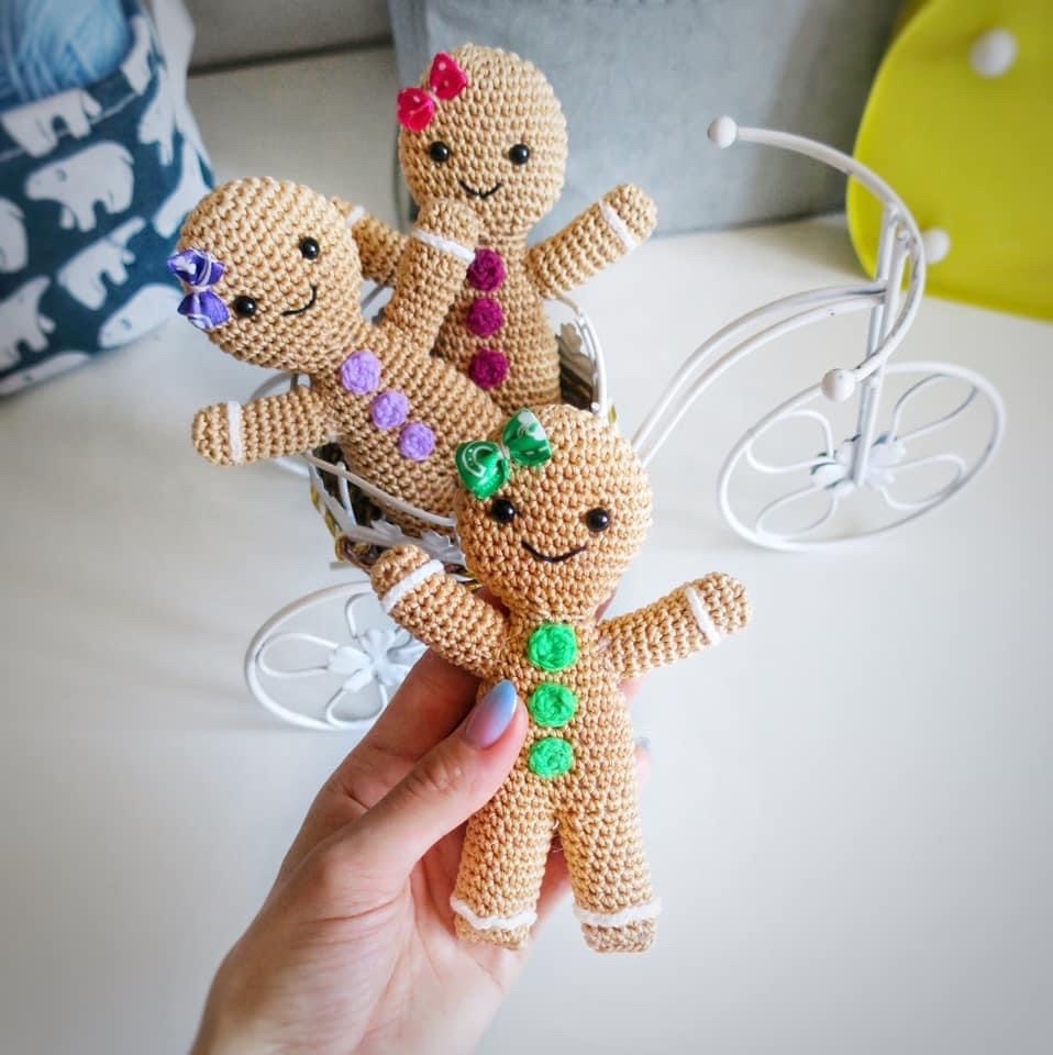 Christmas gingerbread man crochet pattern | Inspire Uplift