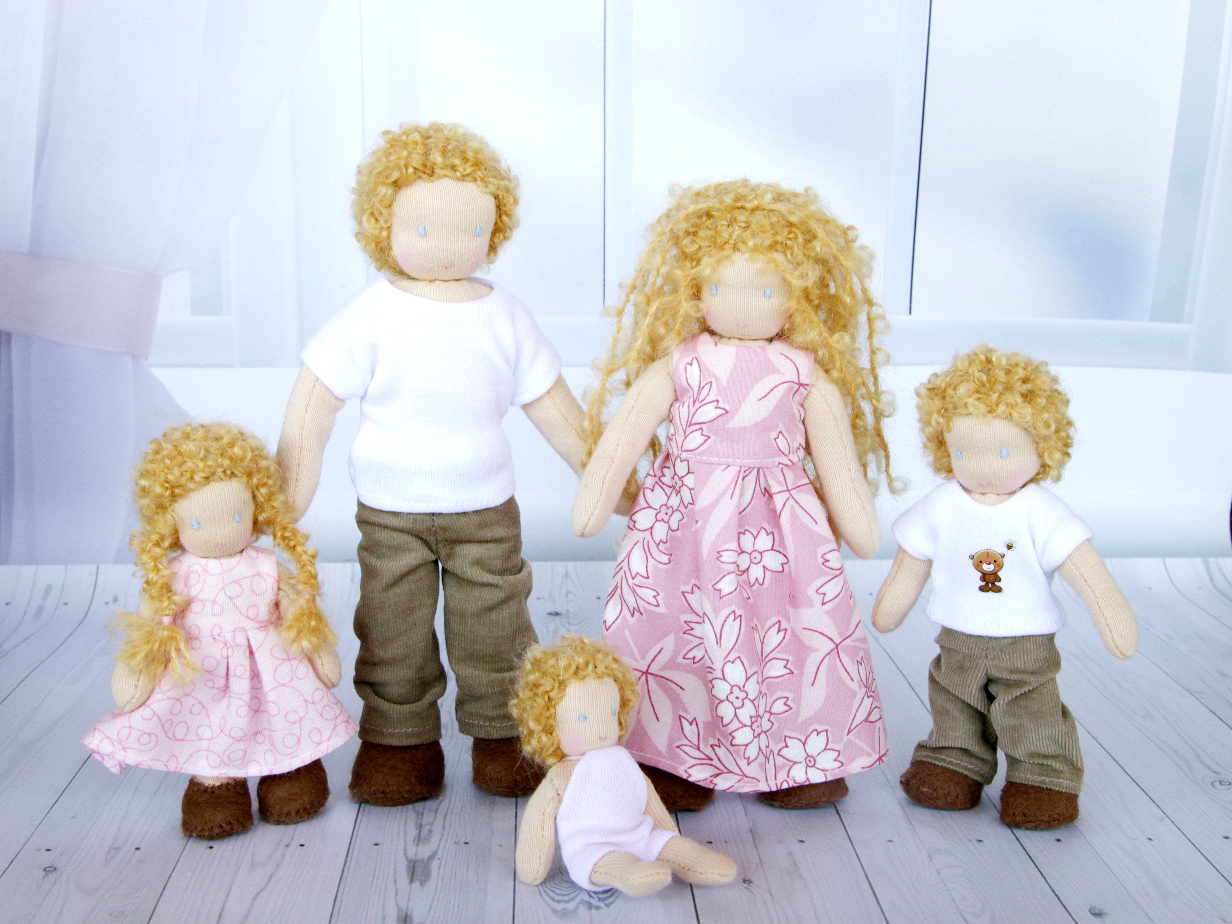 Dollhouse dolls family - Cute waldorf dollhouse family - Dol - Inspire ...