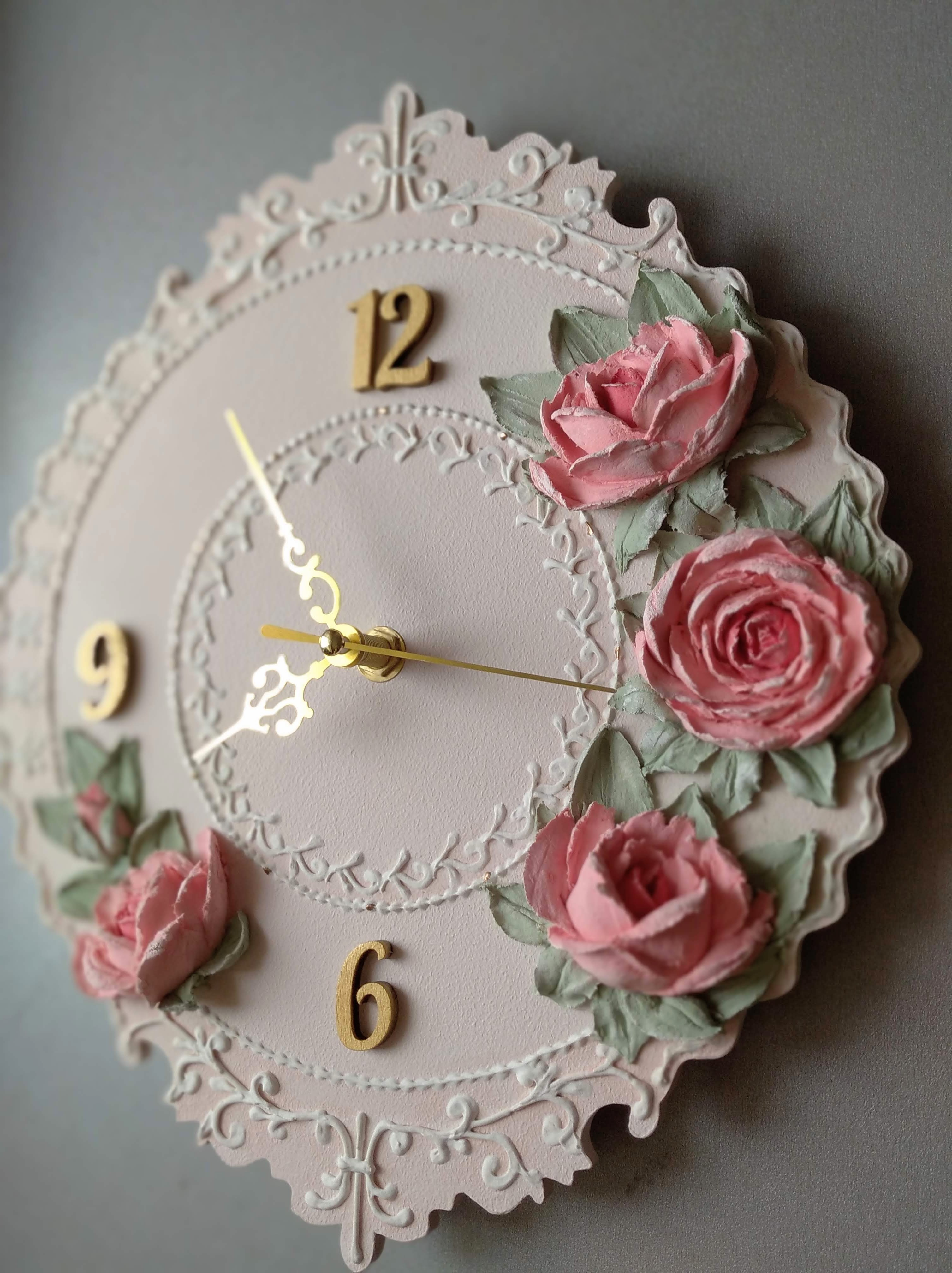 Silent nursery wall clock with roses in shabby chic style | Inspire Uplift