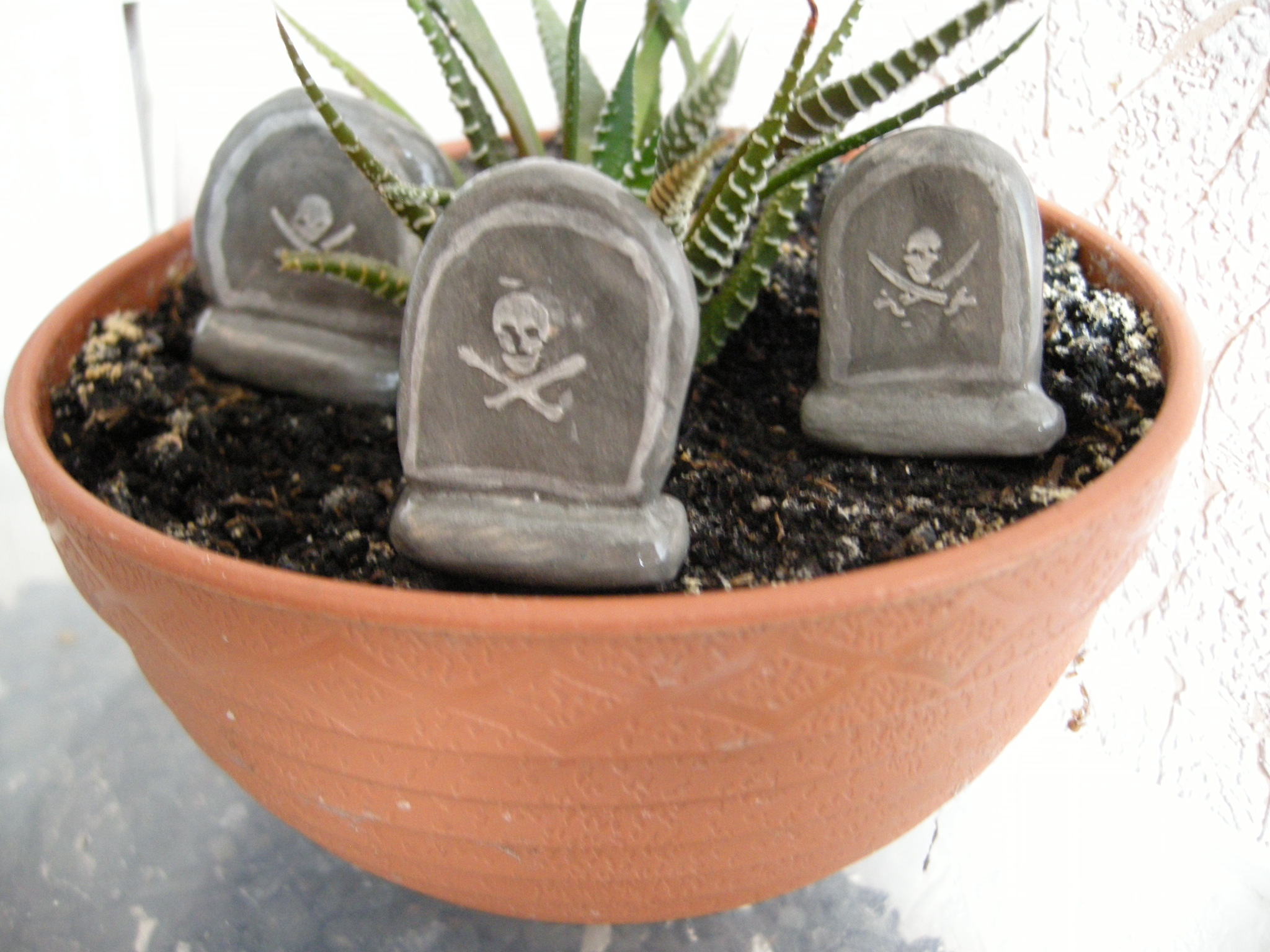 Set of 3. Ceramic pirate graveyard. Fish tank decor | Inspire Uplift