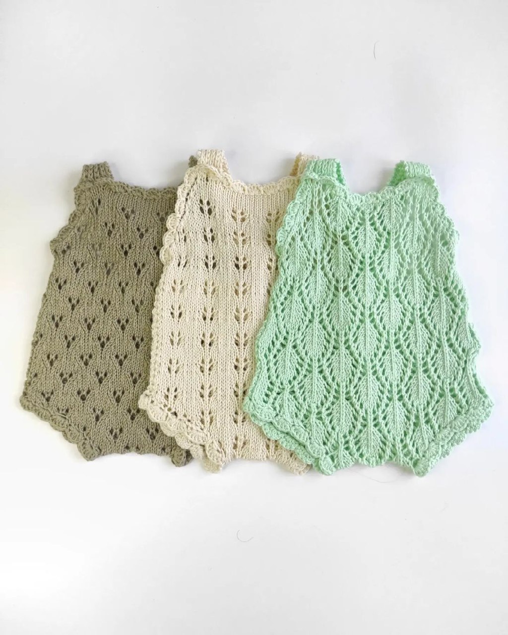 Knit girly newborn romper for first photoshoot, knitting cot | Inspire ...