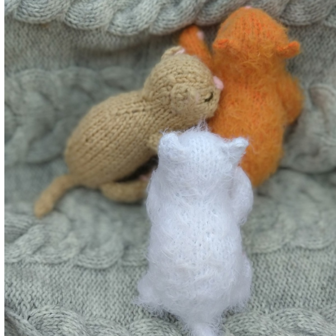 Little sleeping kitten knitting pattern. Knitted animal toy | Inspire ...