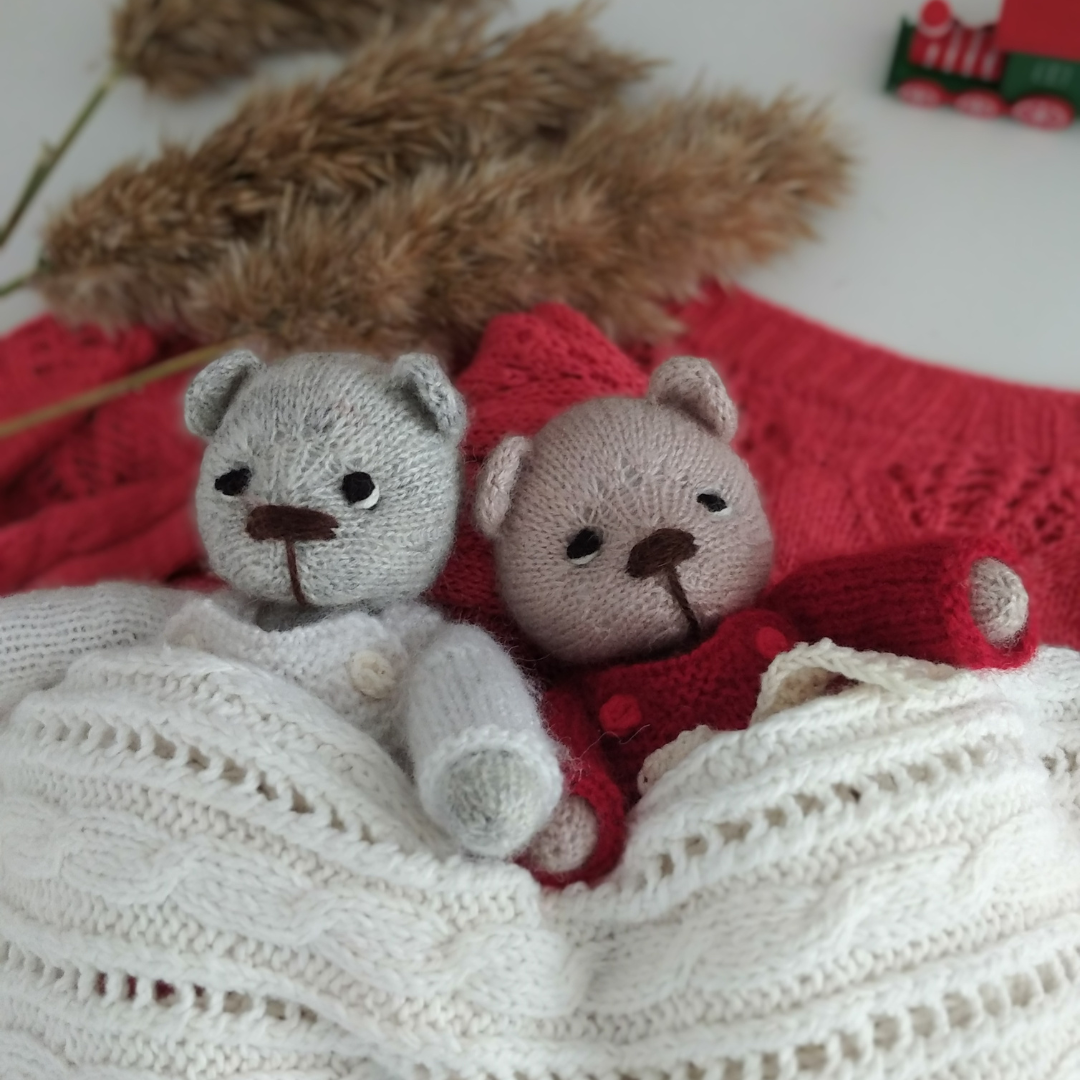 Christmas teddy bear knitting pattern - Inspire Uplift
