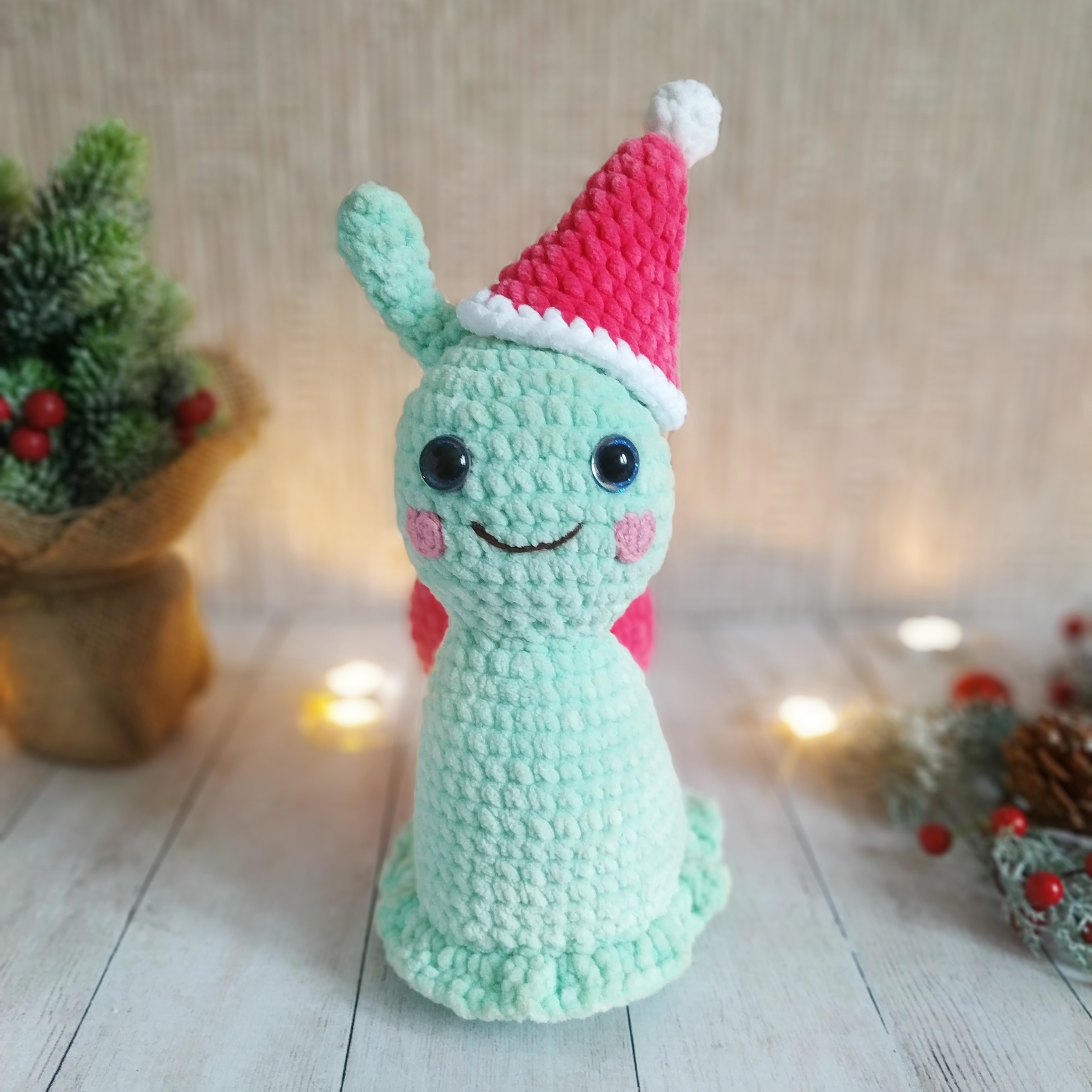 Christmas snail crochet pattern, amigurumi snail plushie | Inspire Uplift