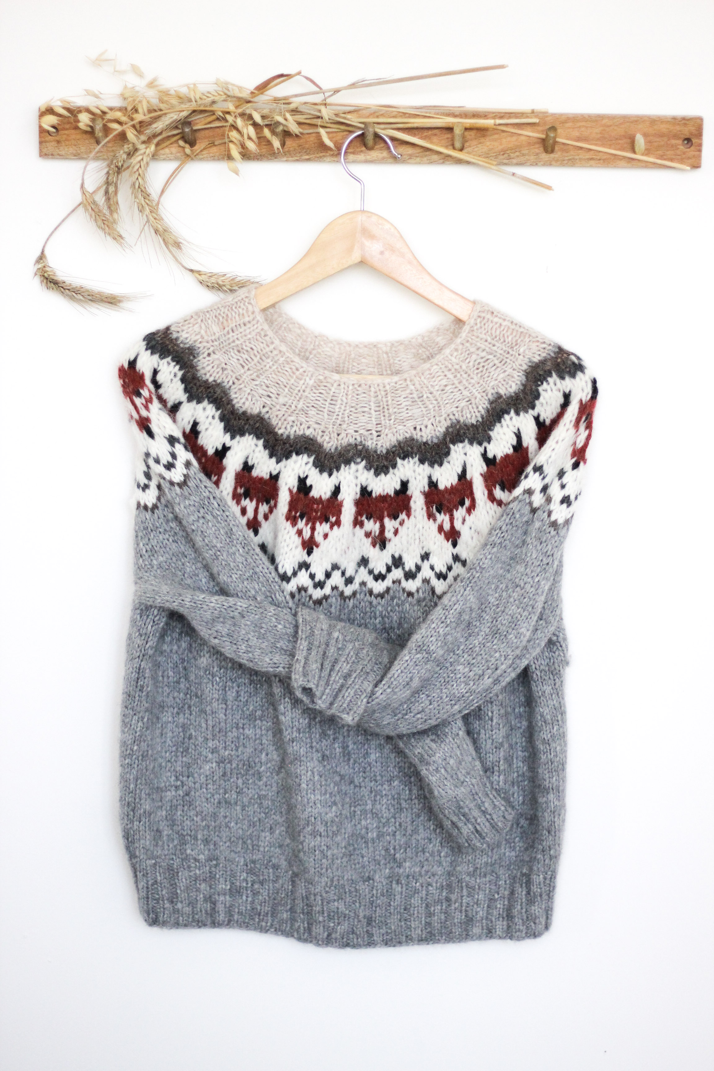 Grey Iceland wool handcrafted sweater | Inspire Uplift