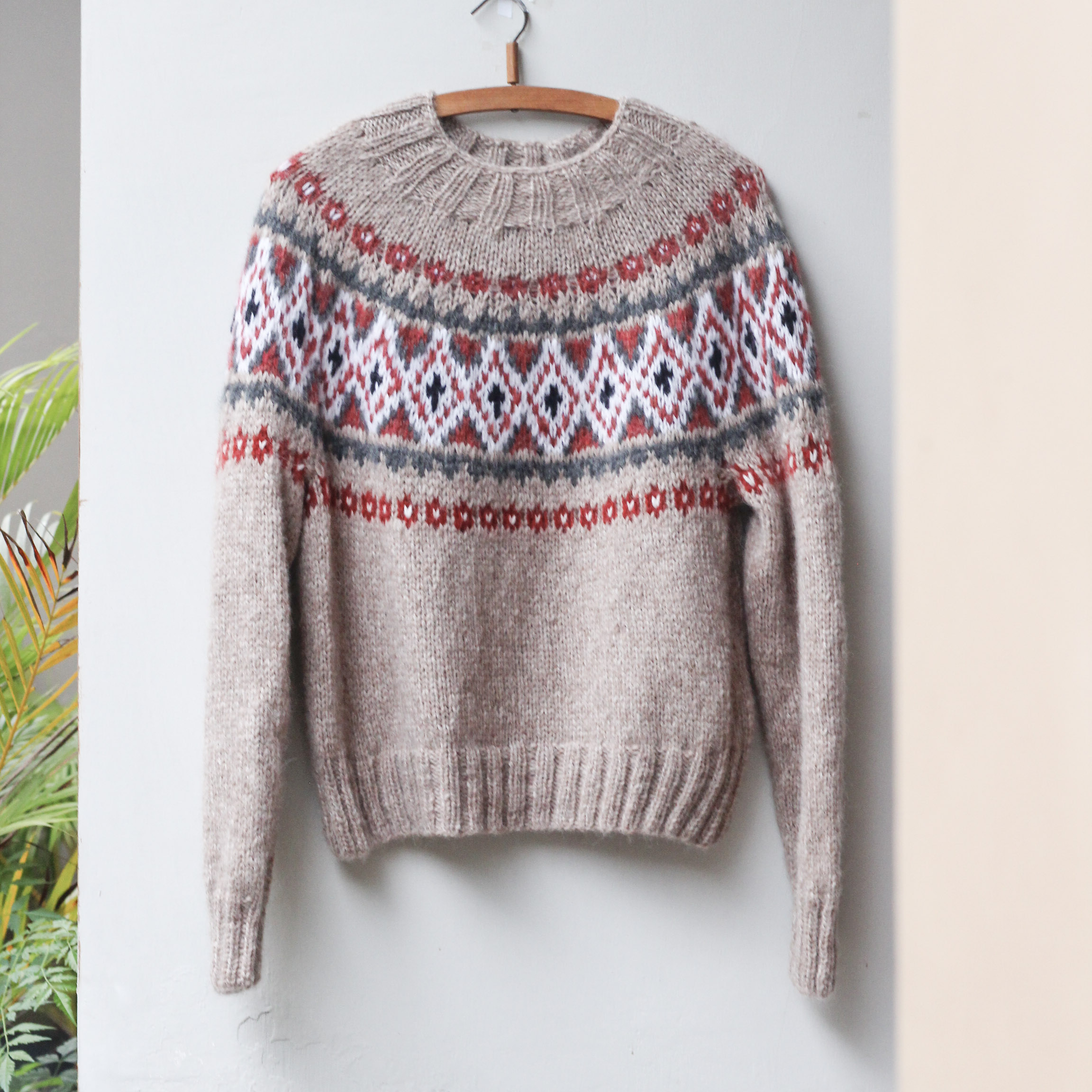 Beige cozy knitted lopapeysa sweater | Inspire Uplift