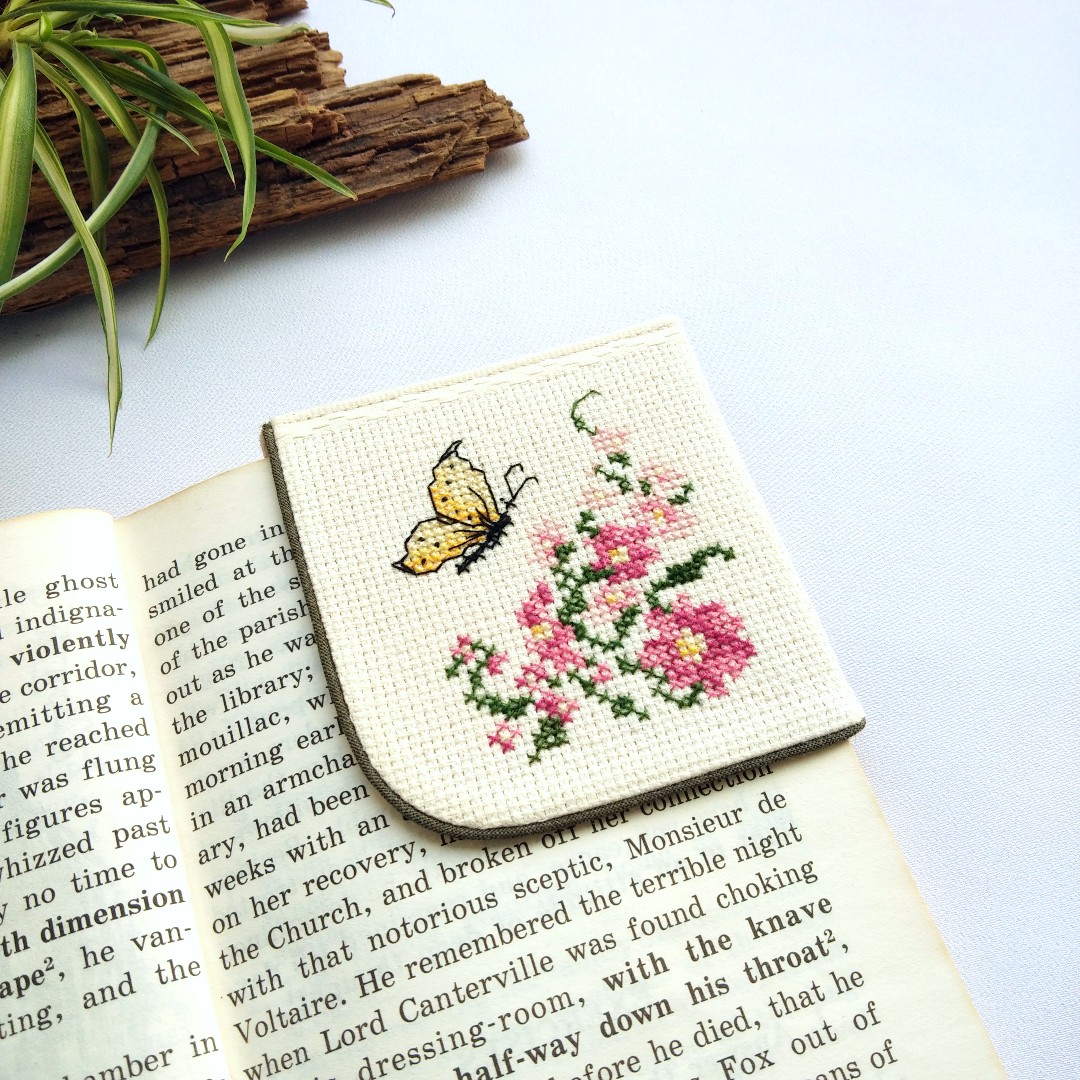 Handmade corner bookmark with flowers and butterfly for her | Inspire ...
