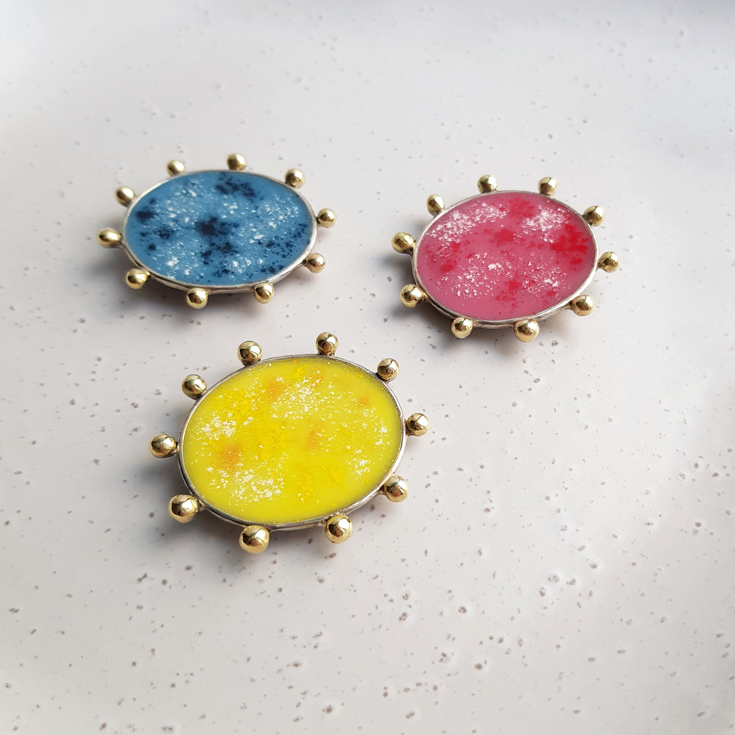 Colorful oval brooch, 12 colors | Inspire Uplift
