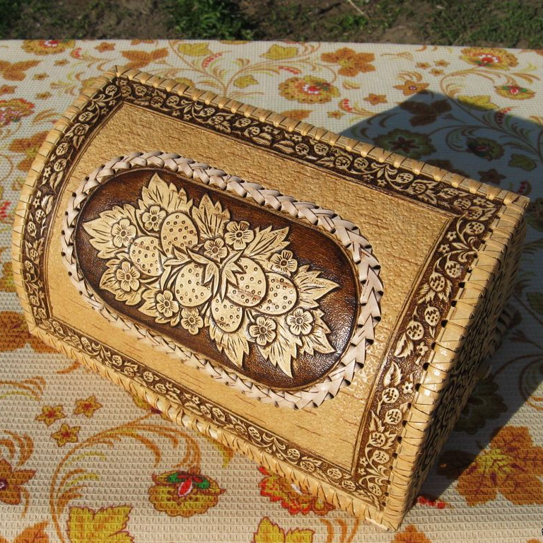 Bread box from birch bark "Strawberry" - Inspire Uplift