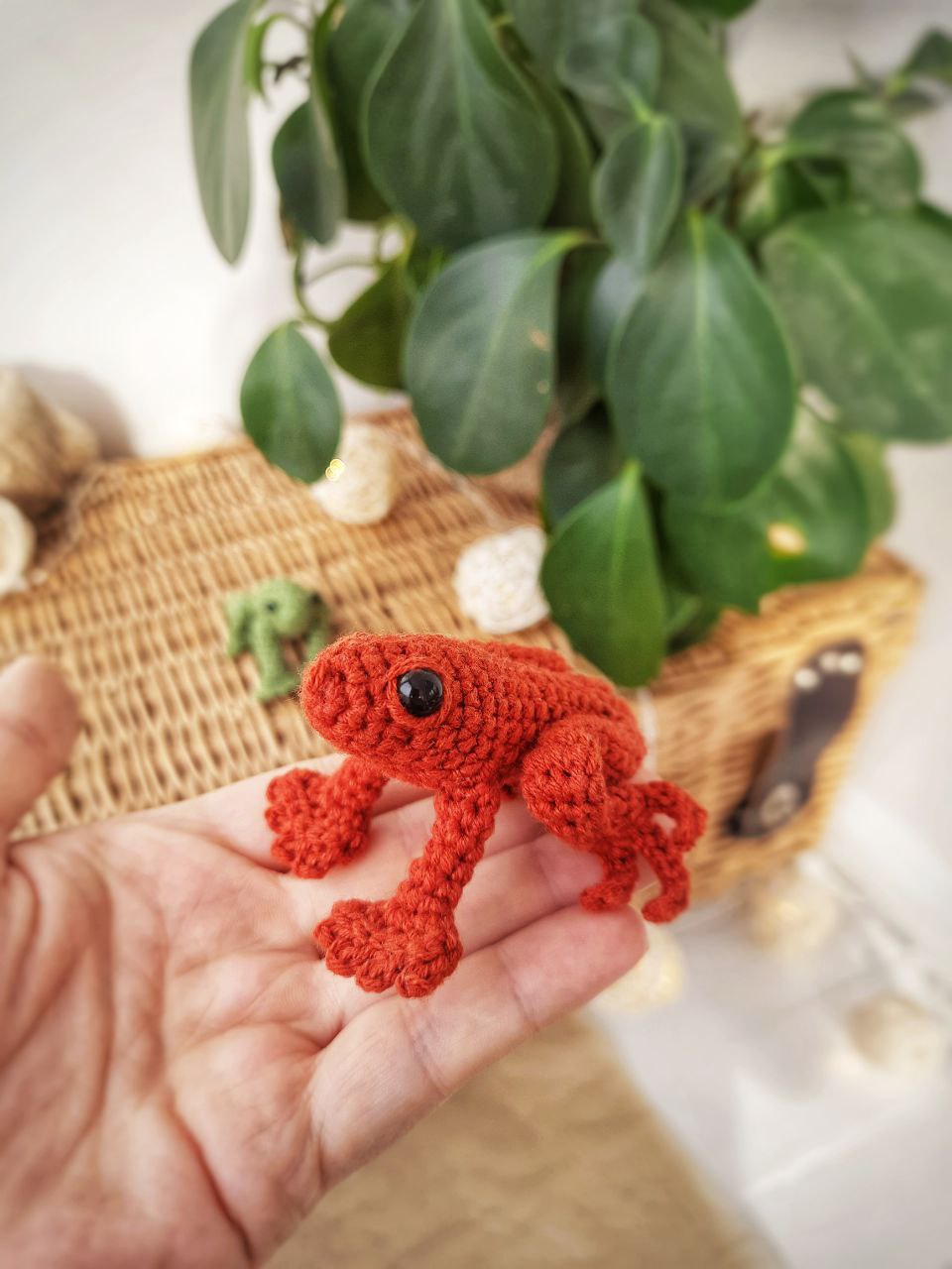Small tree frog toy crochet orange. Realistic frog. Miniatur | Inspire ...