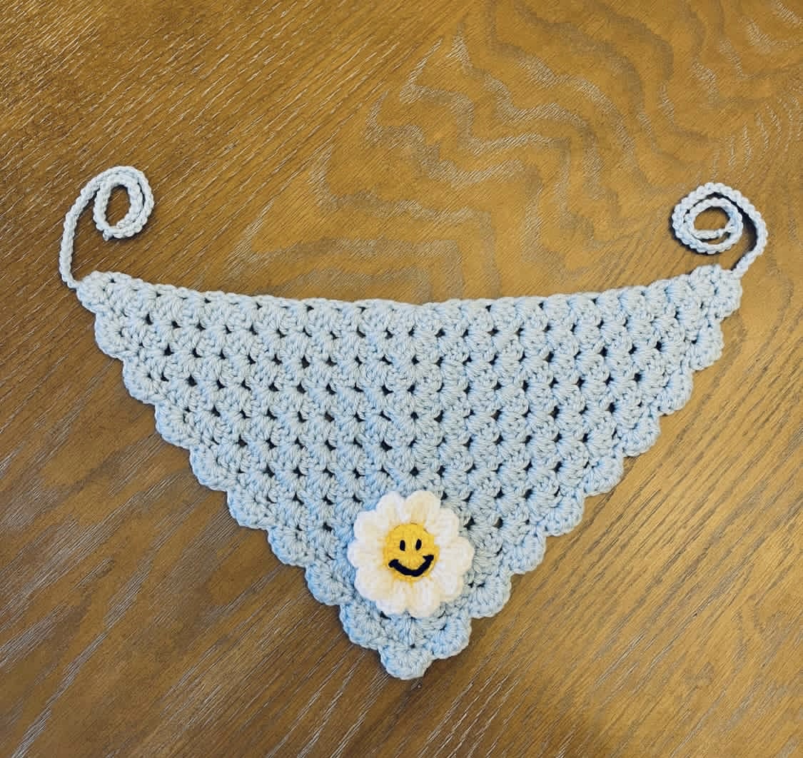 Crochet Daisy Hair Scarf, Granny Square Bandana, Daisy Banda | Inspire ...