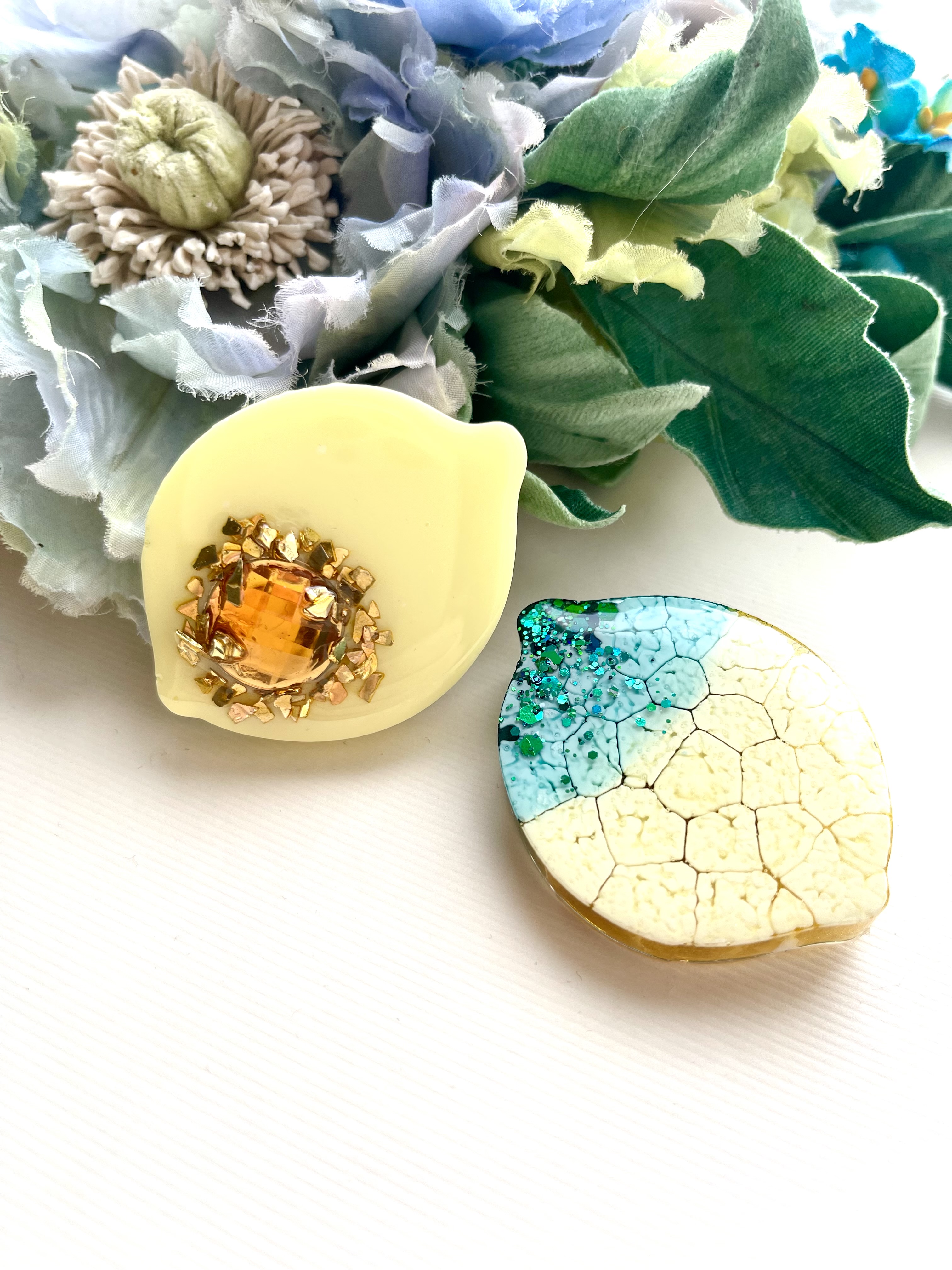 Set of 2 lemon resin brooches | Inspire Uplift